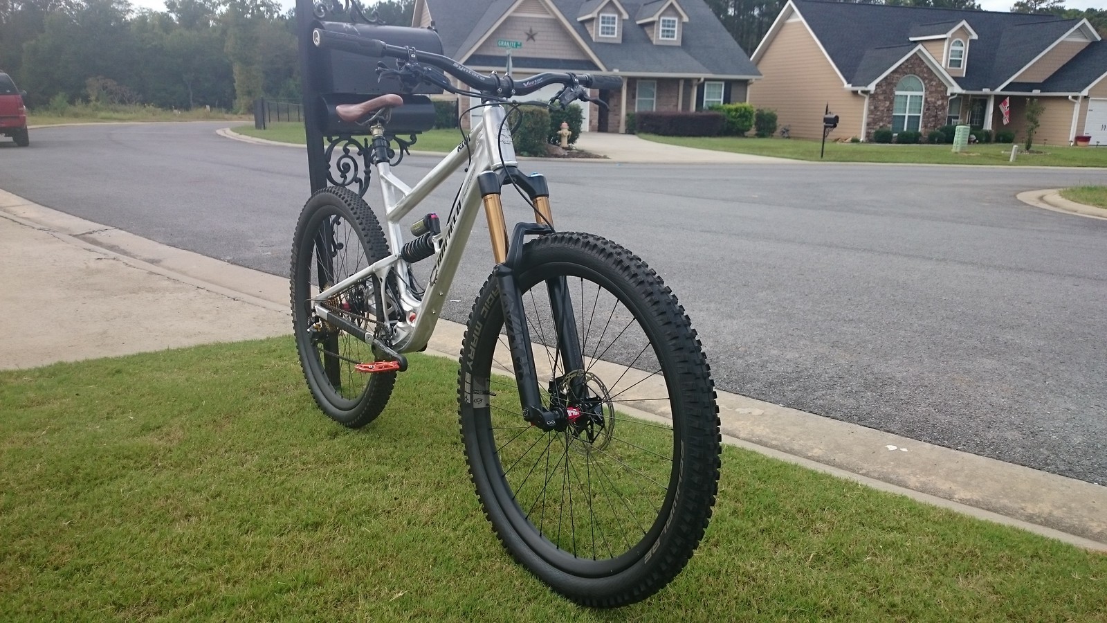 Canfield Riot 29er - Colin+M's Bike Check - Vital MTB