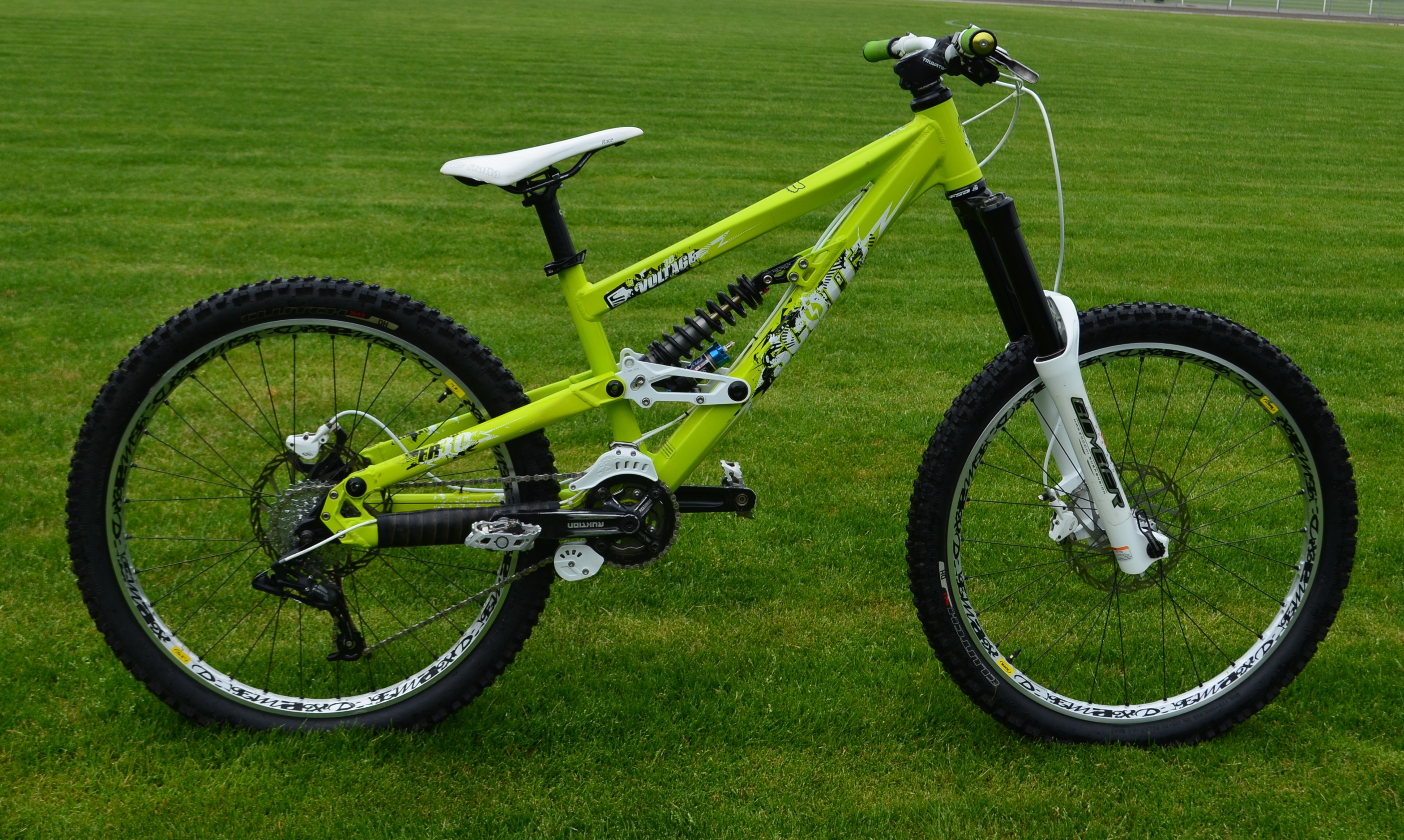 Scott Voltage FR custom - Reblochrider's Bike Check - Vital MTB