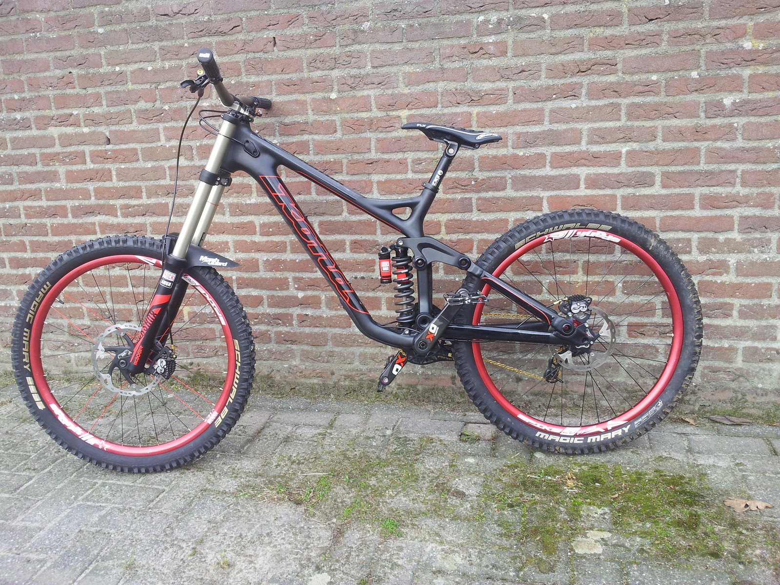 Custom painted Kona Operator 2014 - sting.roefs's Bike Check - Vital MTB