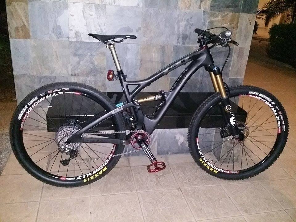 Yeti SB5c Custom - febe's Bike Check - Vital MTB