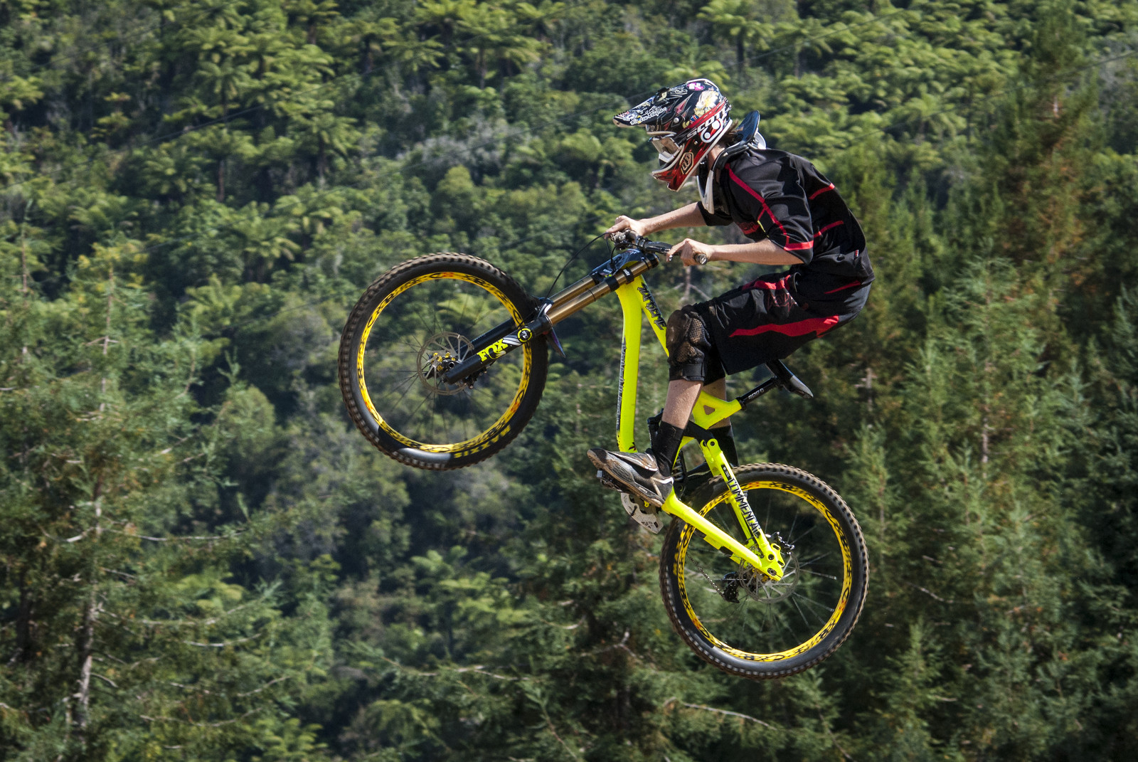 Sending the final jump - skylinerotorua - Mountain Biking Pictures ...