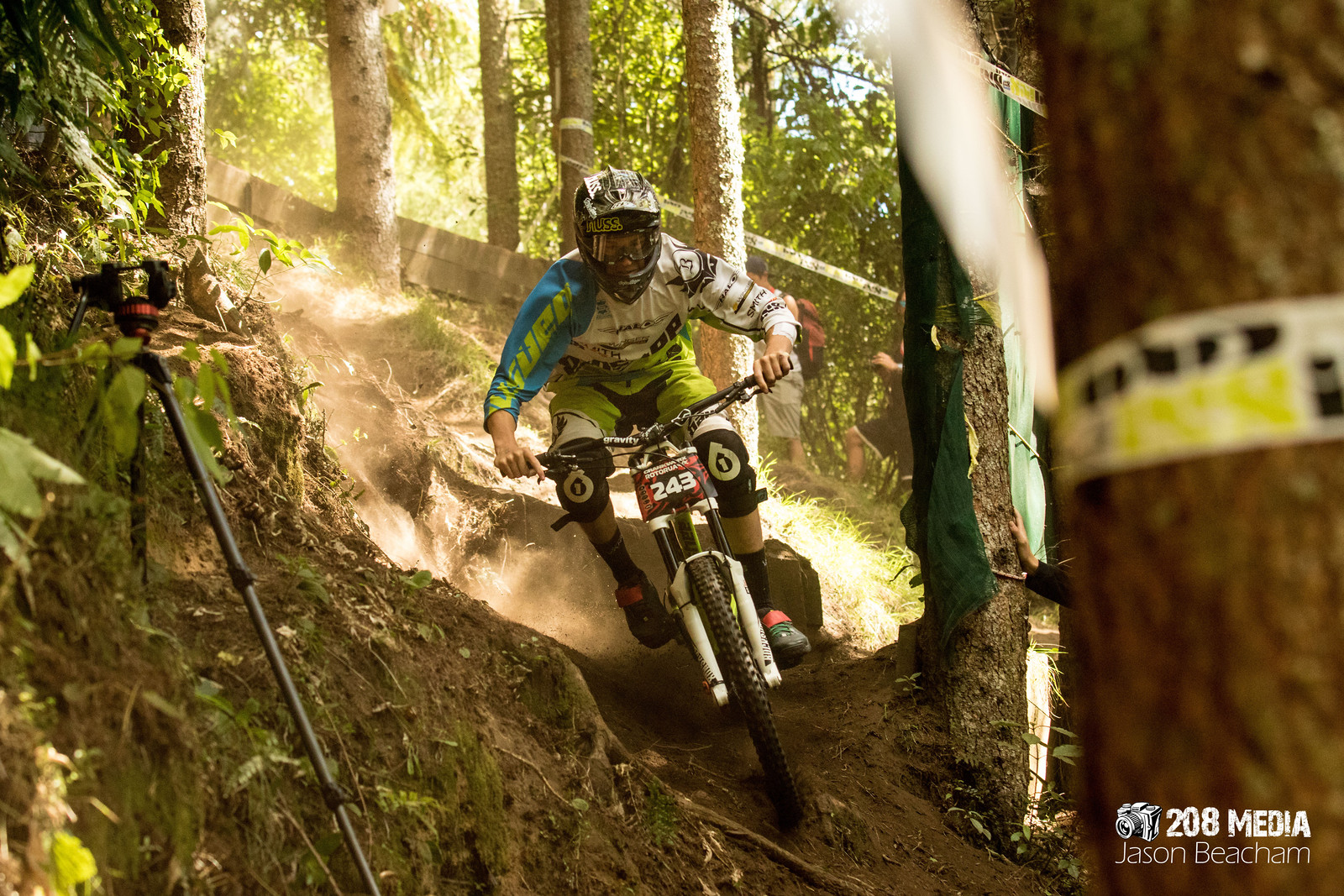 Cole Lucas Pinned - 208media - Mountain Biking Pictures - Vital MTB