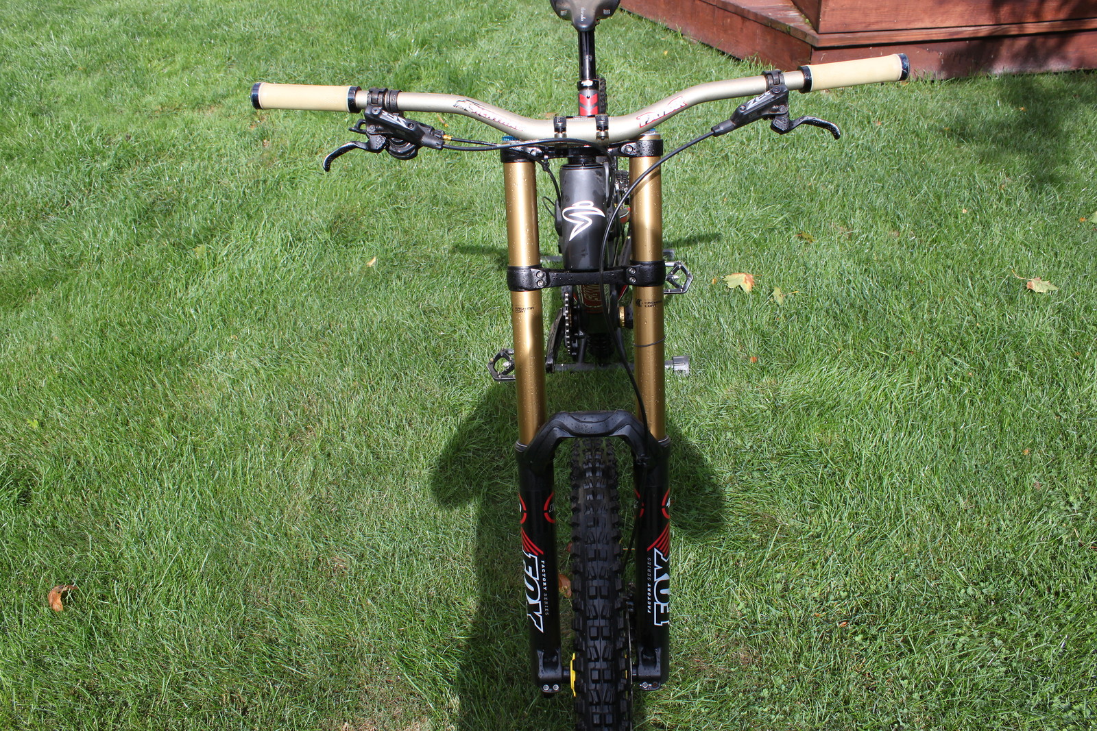 2014 Santa Cruz V10C XL - Matt Callahan's Bike Check - Vital MTB