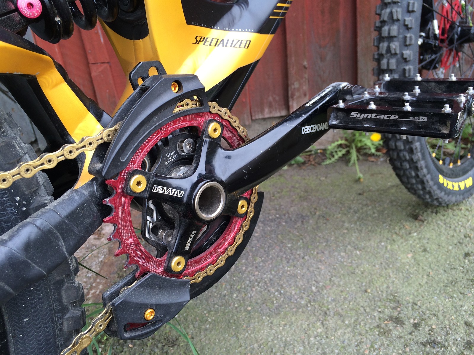 Bumblebee - Specialized Demo 8 one - JunoPhoenix's Bike Check - Vital MTB