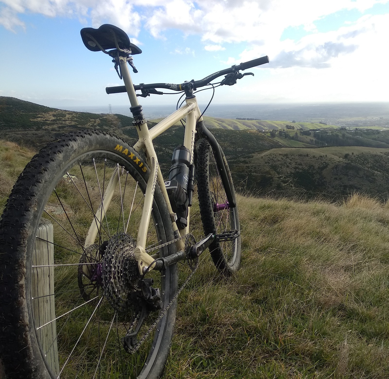 Commencal SuperNormal - a mountain bike. - AgrAde's Bike Check - Vital MTB