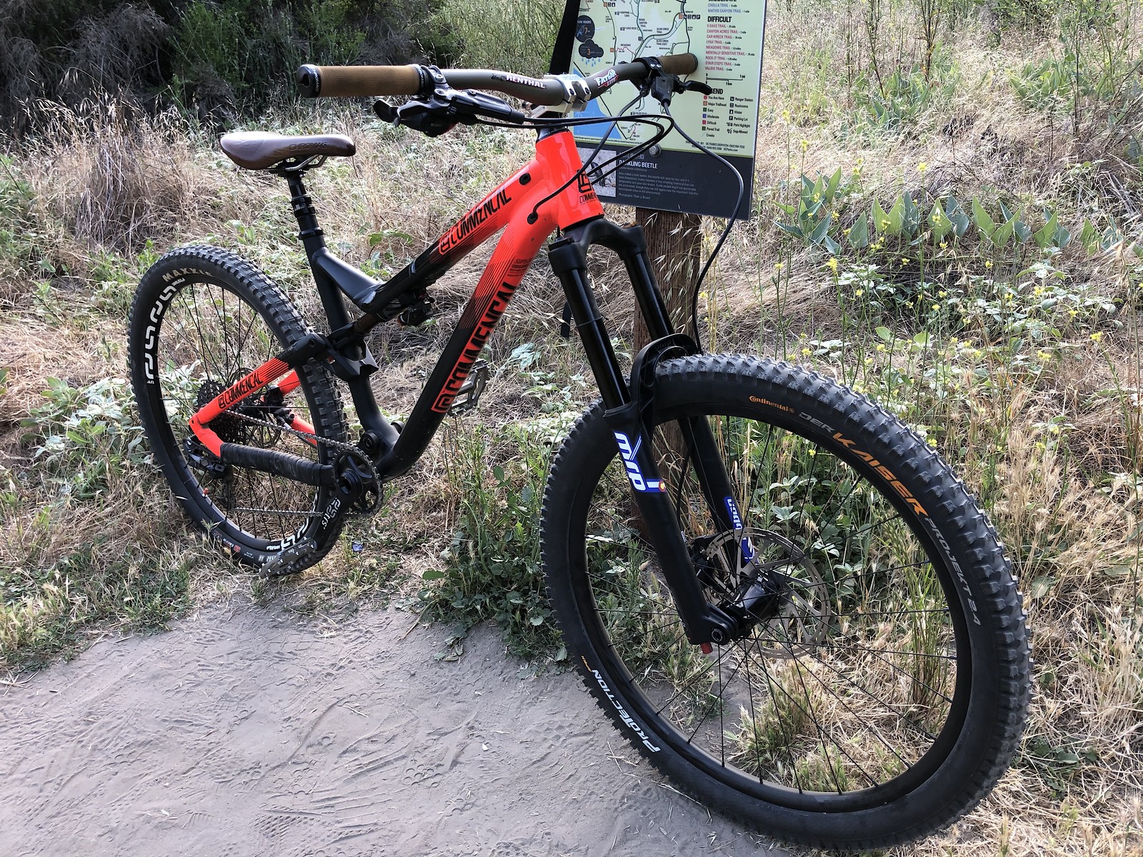 2016 Commencal Meta AM V4 Race - jimmy chu's Bike Check - Vital MTB