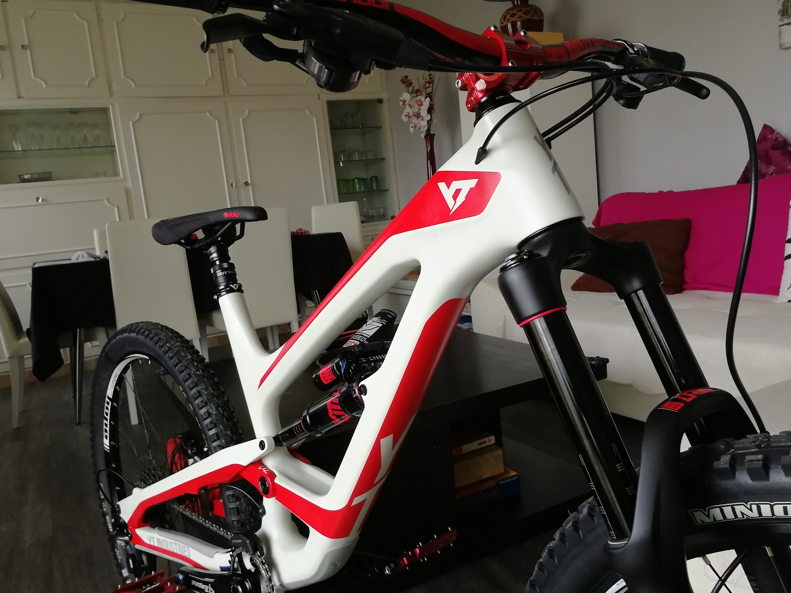 YT CAPRA CF 2018 Custom - Royalbike's Bike Check - Vital MTB