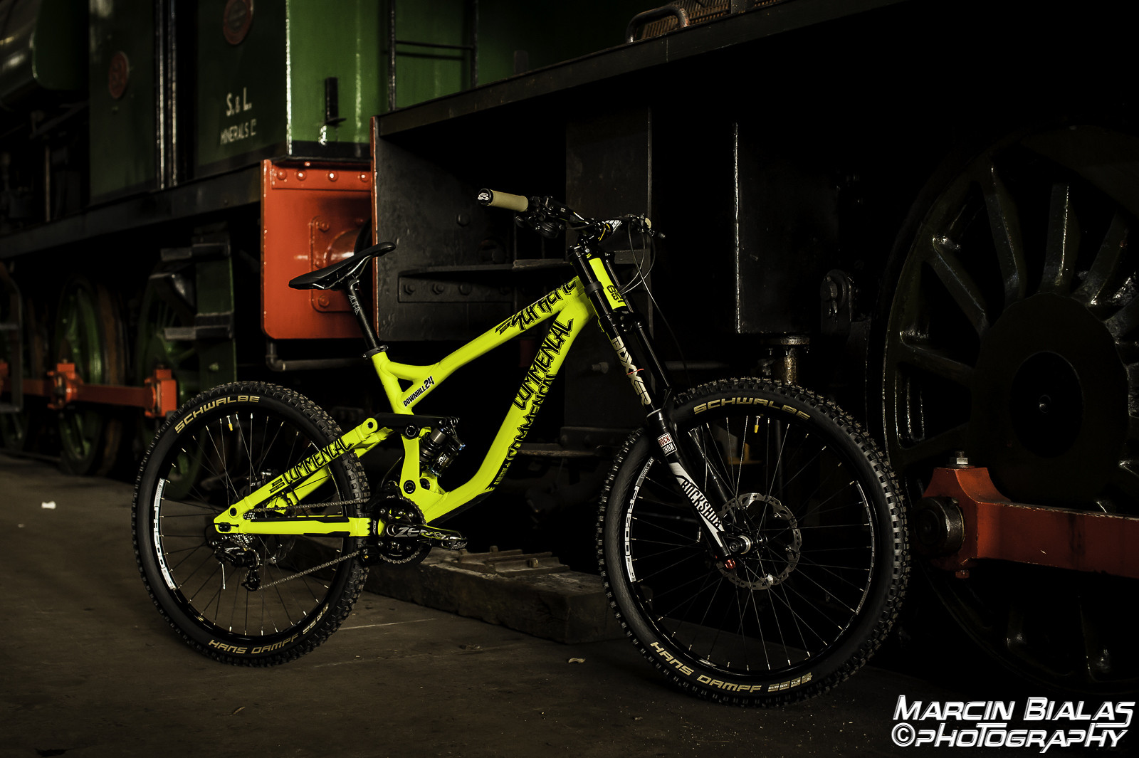 Commencal Supreme DH V3 2015 Yellow NEON latest Build - Photos by ...