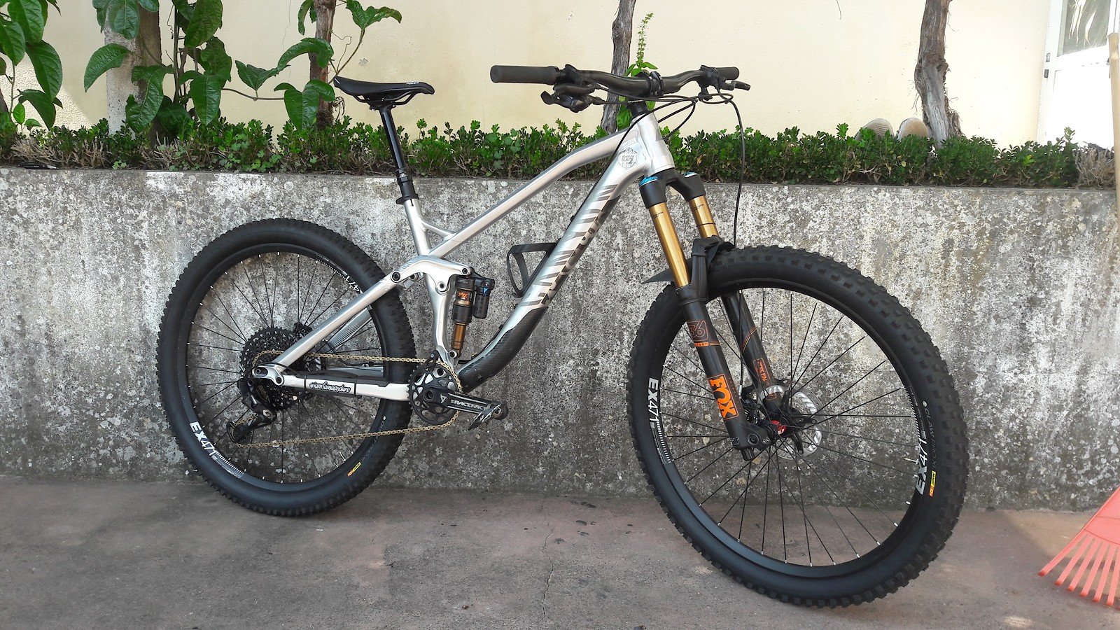 Custom Canyon Spectral AL - doomage's Bike Check - Vital MTB