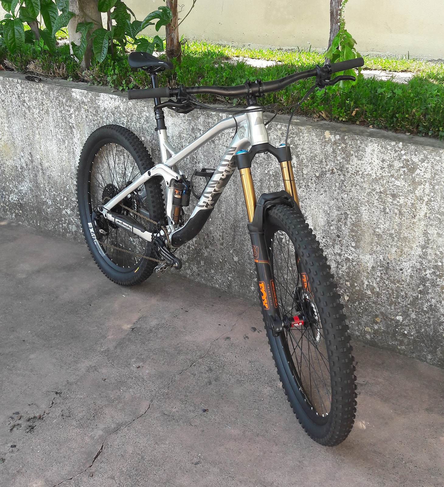 Custom Canyon Spectral AL - doomage's Bike Check - Vital MTB