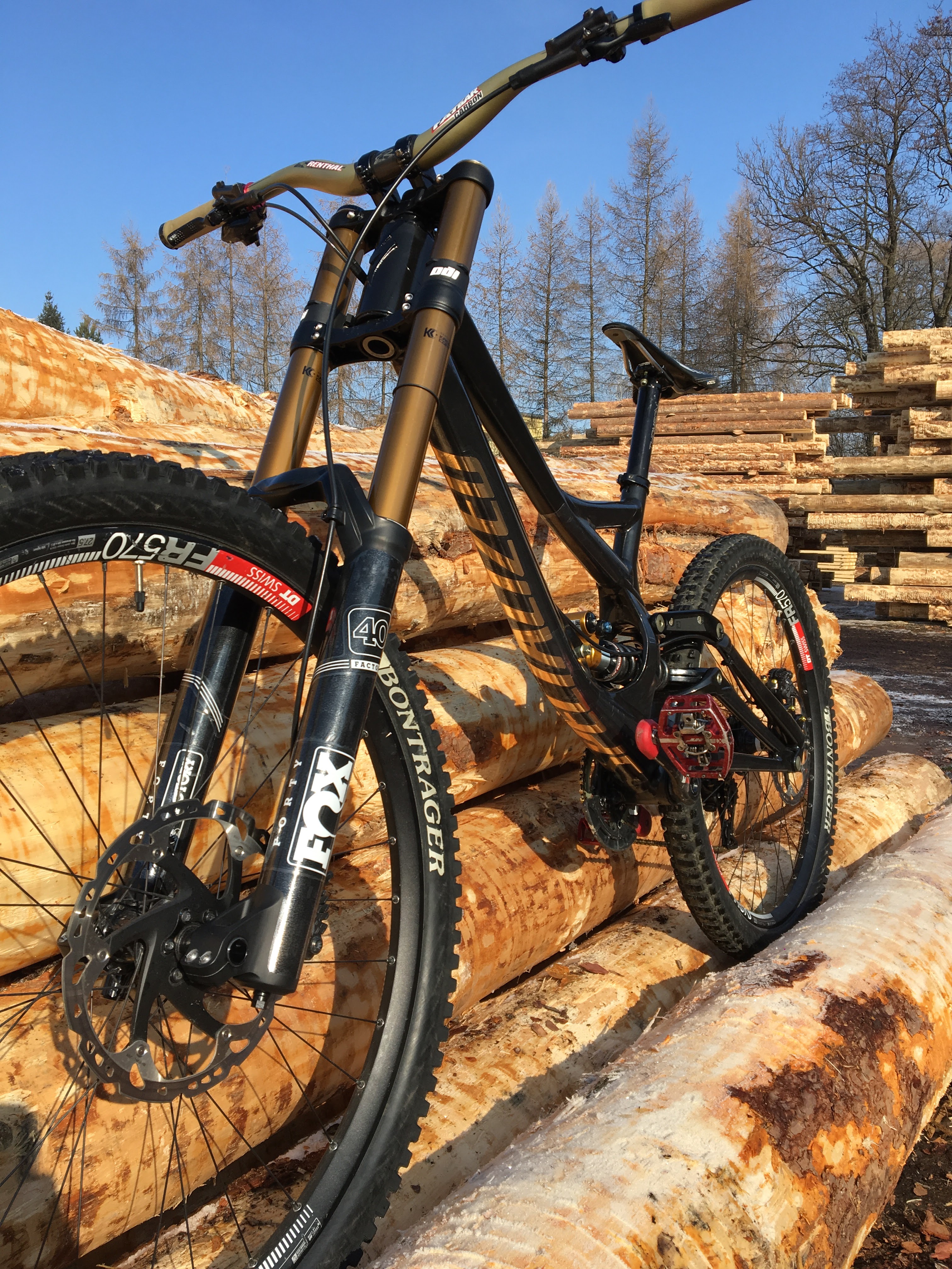 Specialized Demo custom paint - Mati1994's Bike Check - Vital MTB