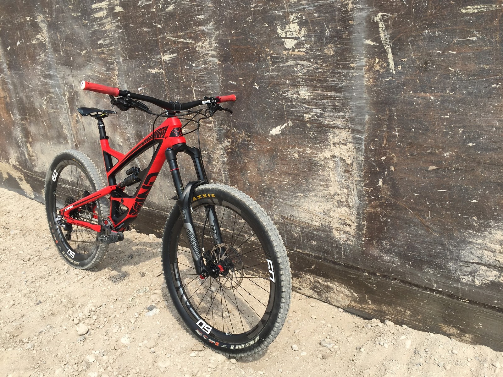 YT INDUSTRIES CAPRA... CUSTOM - lcbogey's Bike Check - Vital MTB
