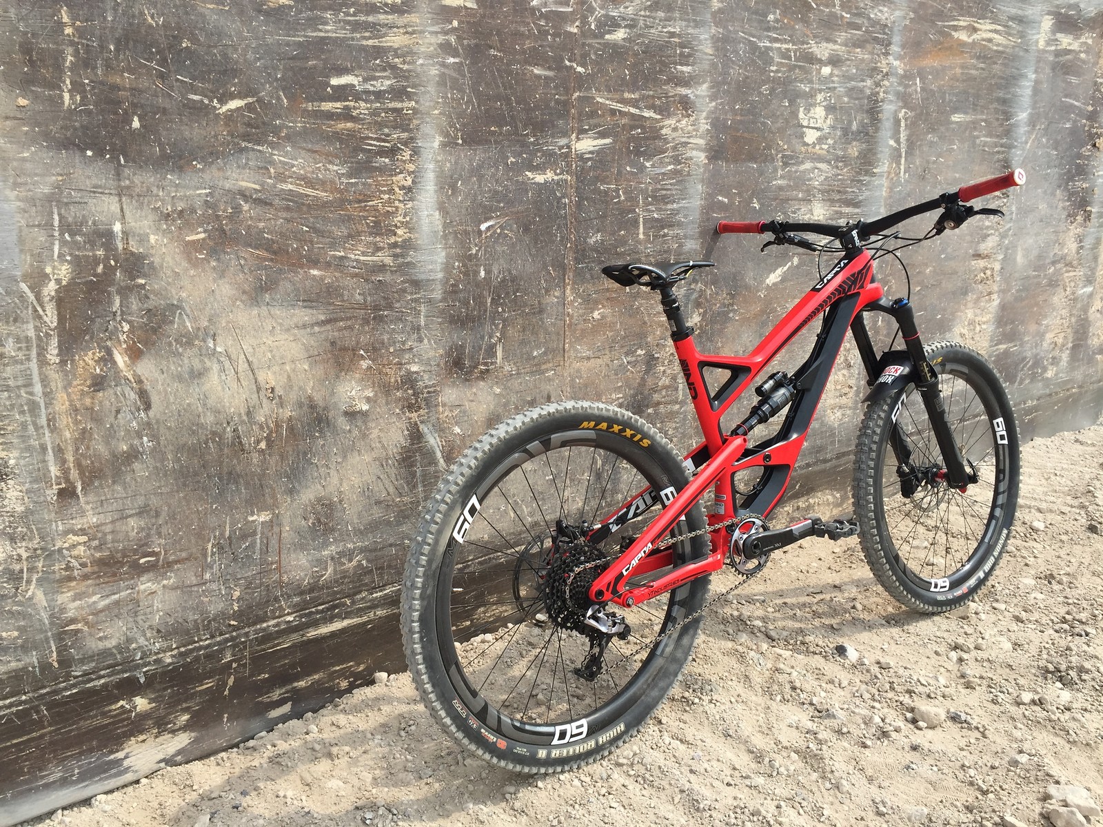 YT INDUSTRIES CAPRA... CUSTOM - lcbogey's Bike Check - Vital MTB