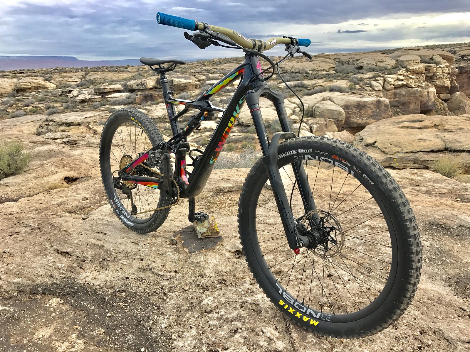 Skittles S-Works Enduro 650b - lcbogey's Bike Check - Vital MTB