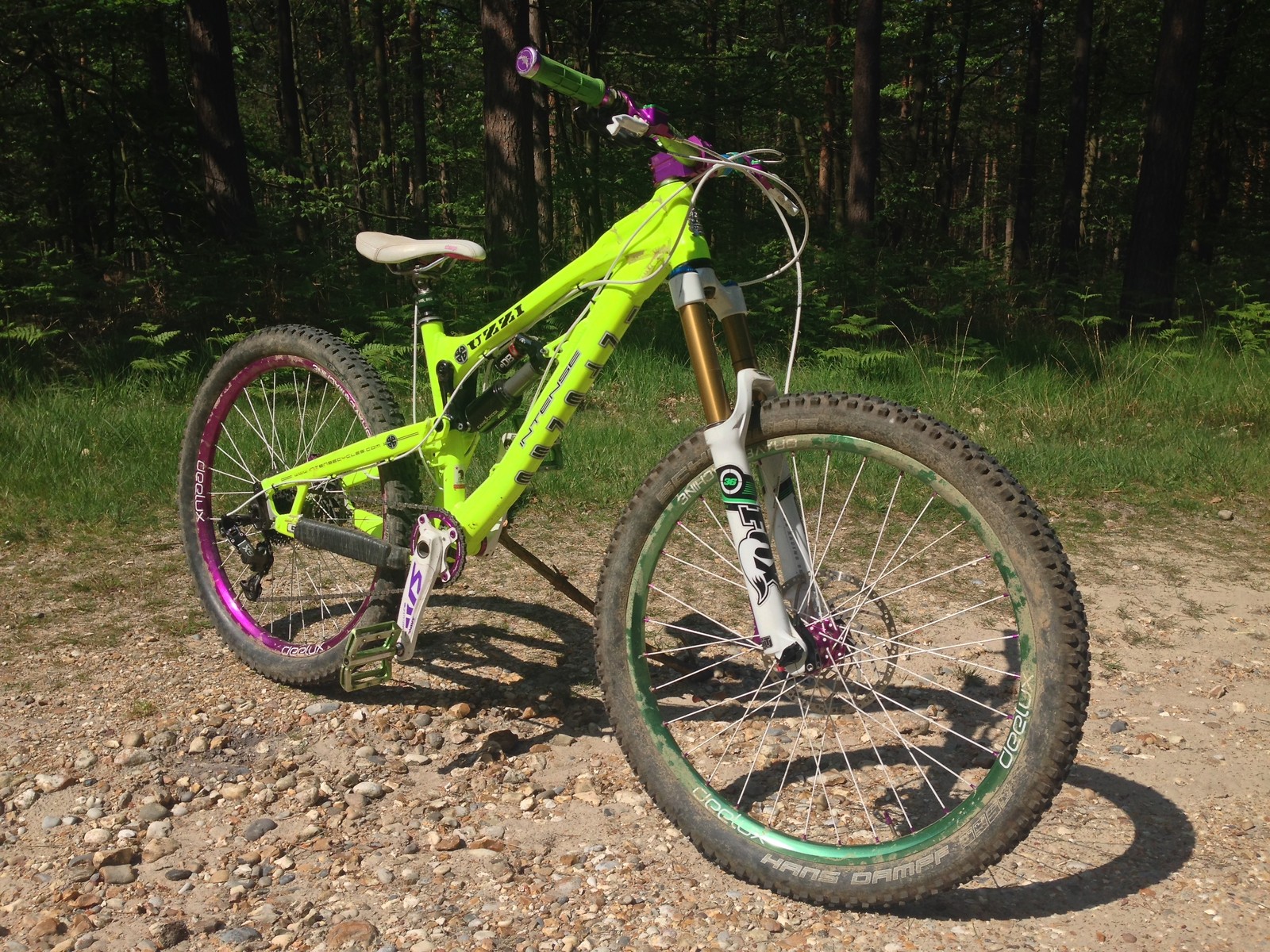 Intense UZZI - trailmade's Bike Check - Vital MTB