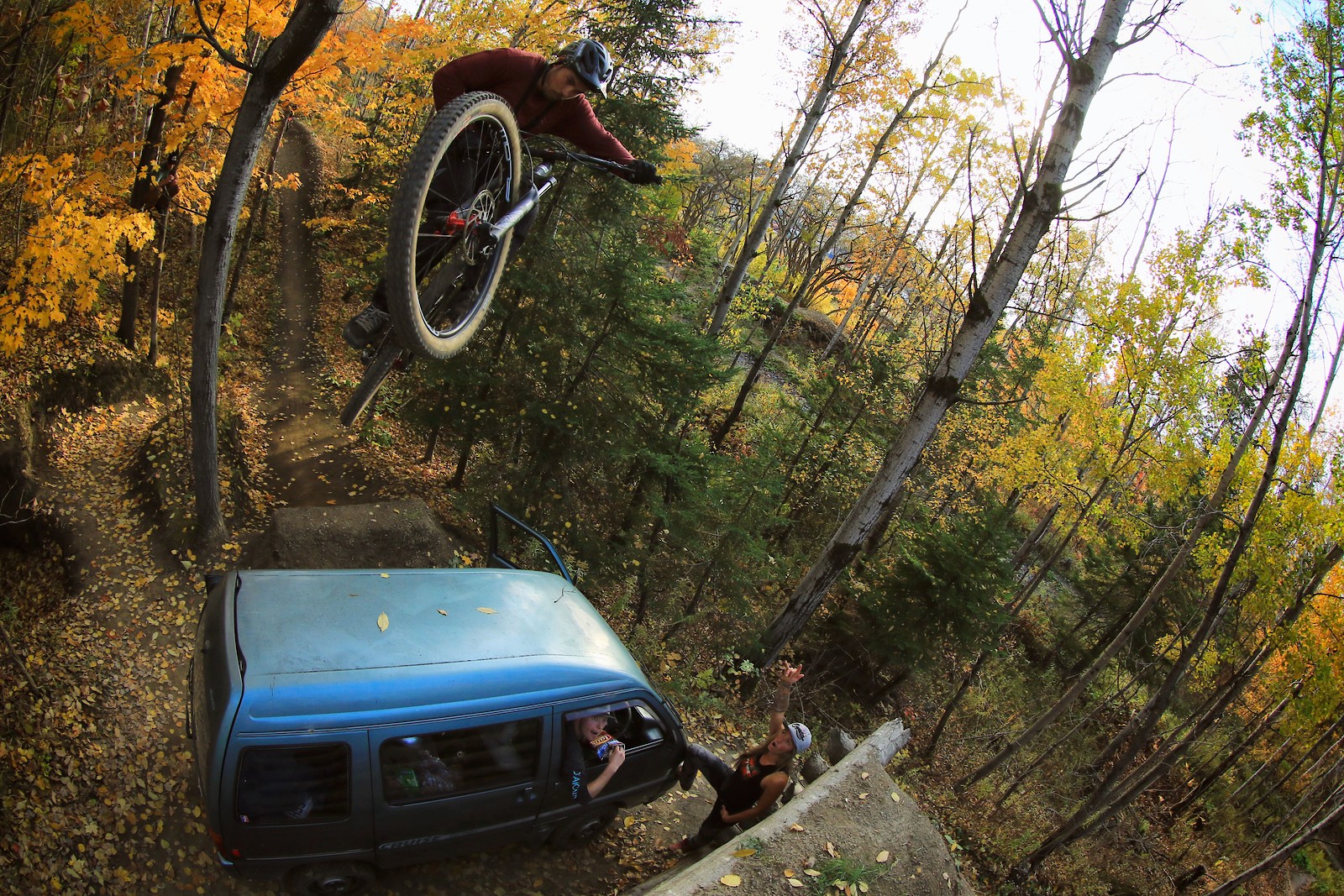 step up over the mini bus - philippemarceau - Mountain Biking Pictures ...