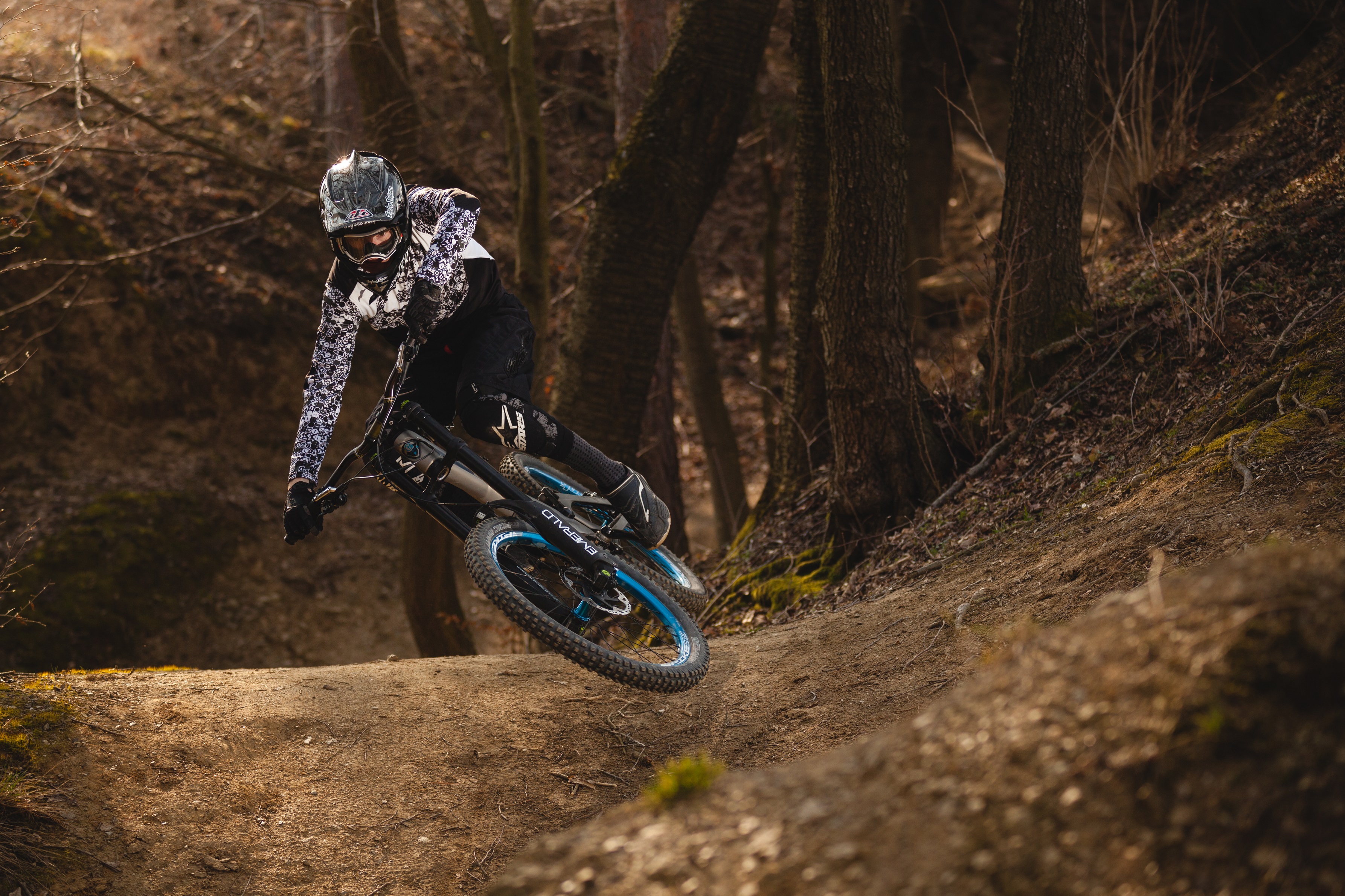 1 - intro - Mountain Biking Pictures - Vital MTB