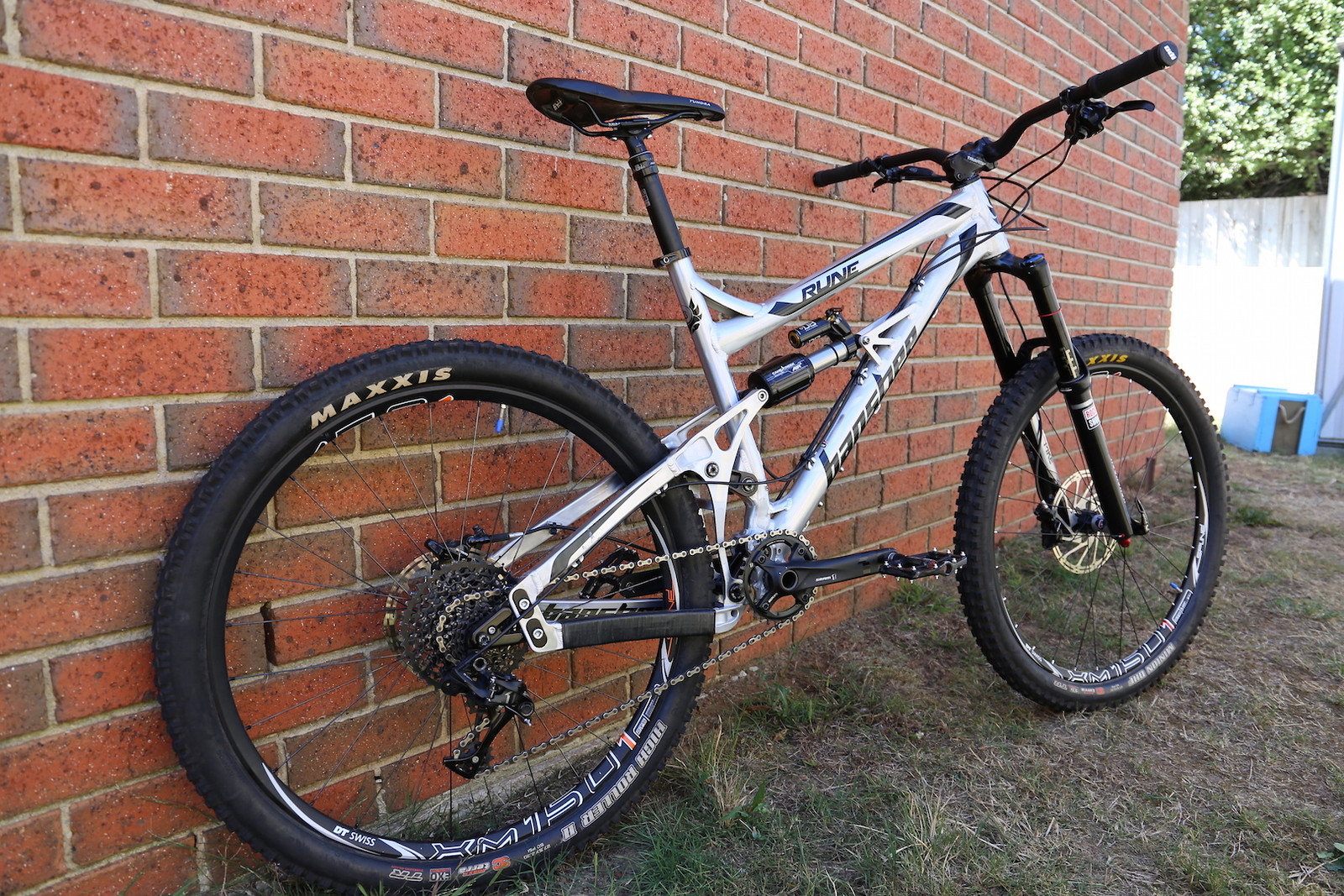 Banshee Rune V2 - the drizzle's Bike Check - Vital MTB