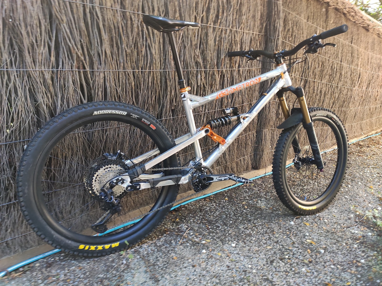 Geometron G16 - the drizzle's Bike Check - Vital MTB