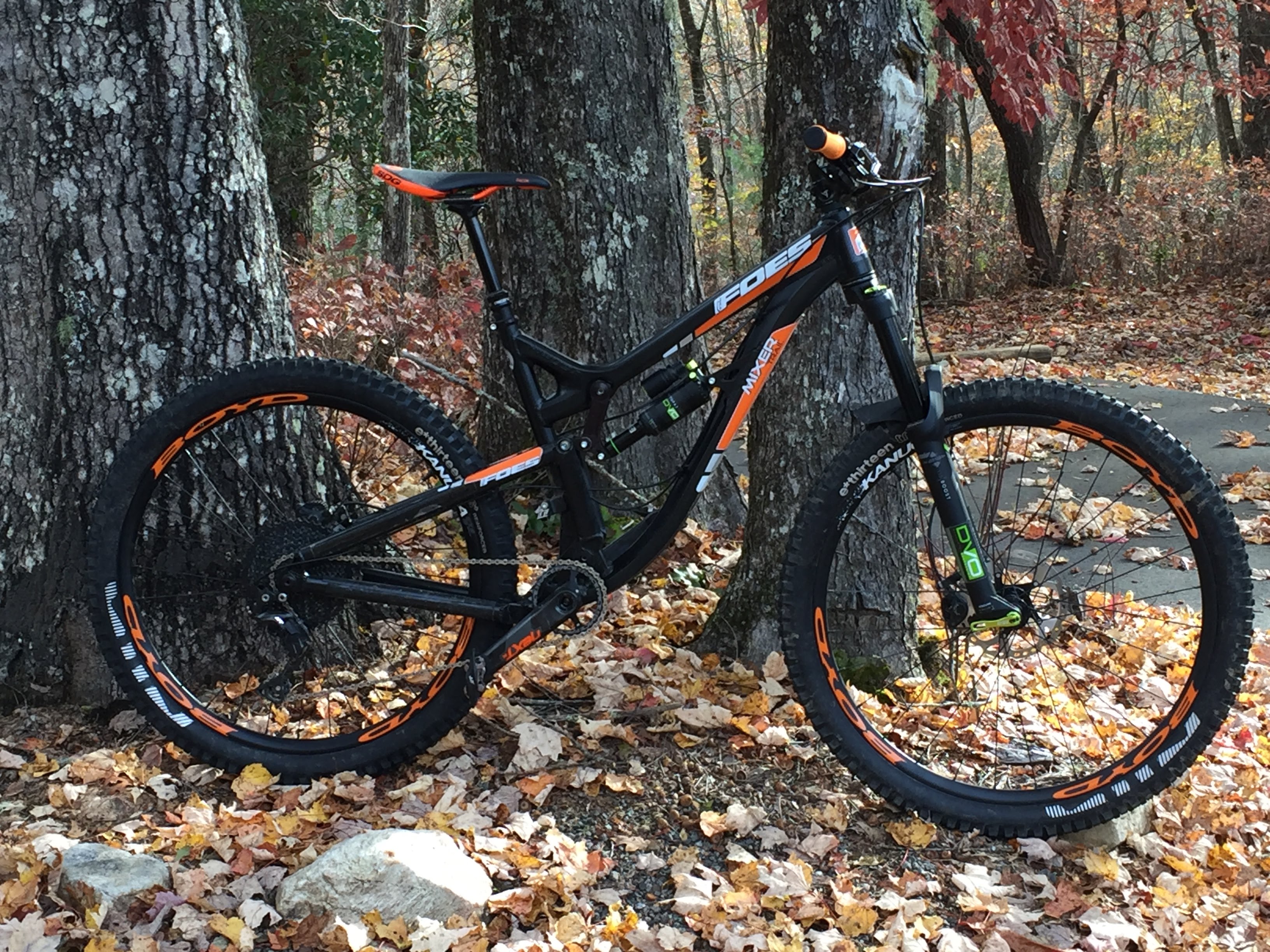 Foes Mixer Trail Rider Eddie R - Foes Racing's Bike Check - Vital MTB