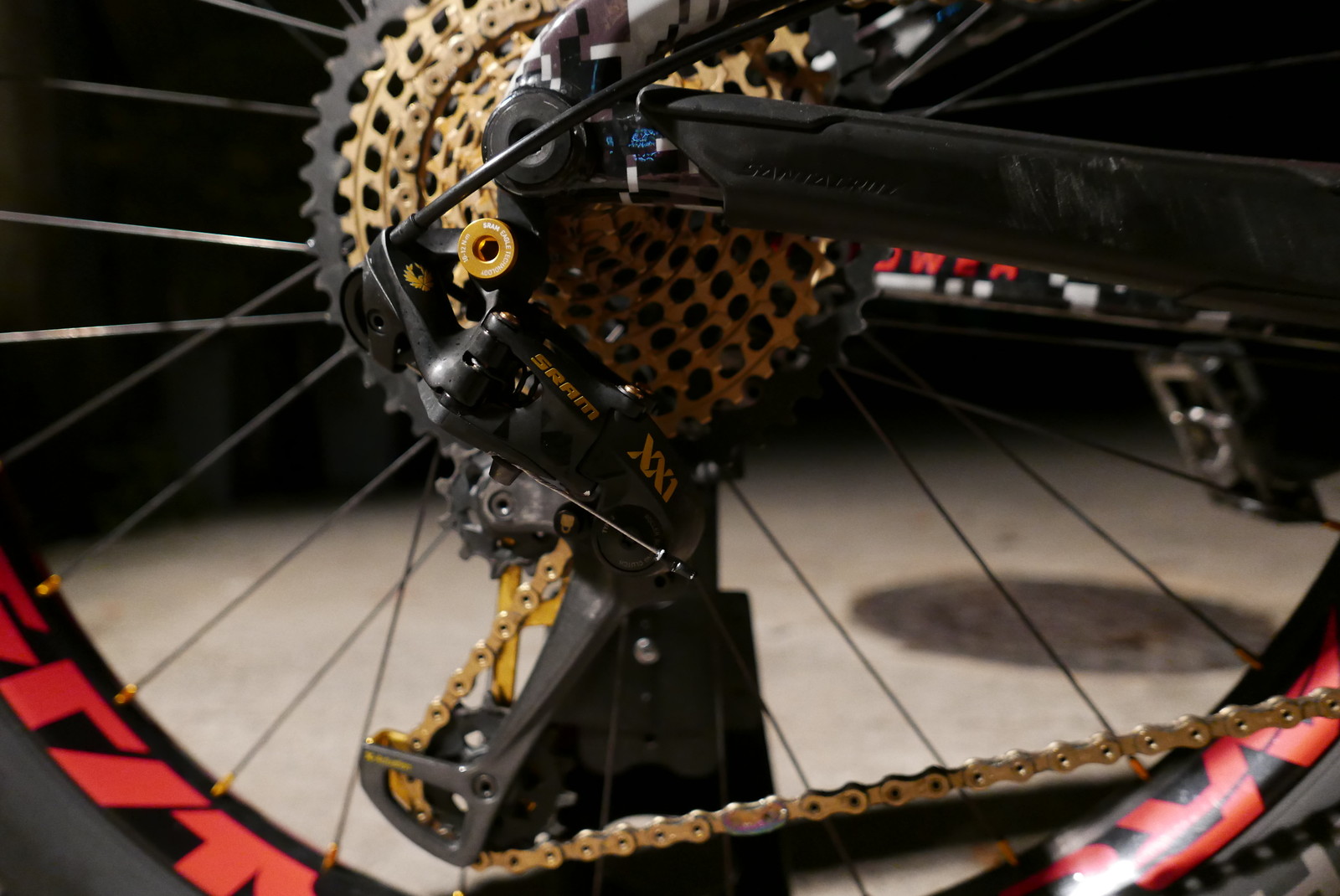 Santa Cruz Hightower CC "Snow Camo Ohlins" - ReEvolution's Bike Check ...