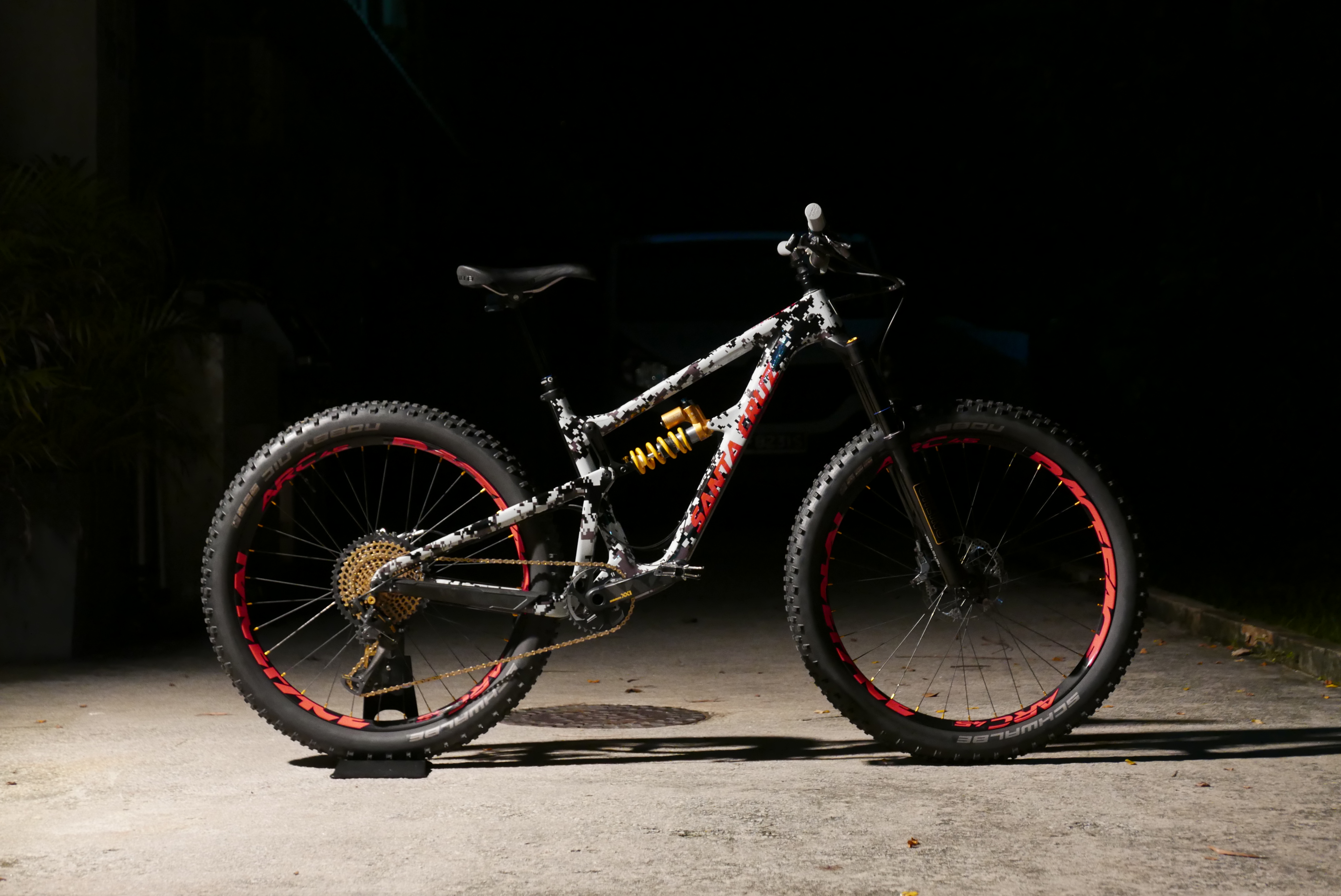 Santa Cruz Hightower CC "Snow Camo Ohlins" - ReEvolution's Bike Check ...