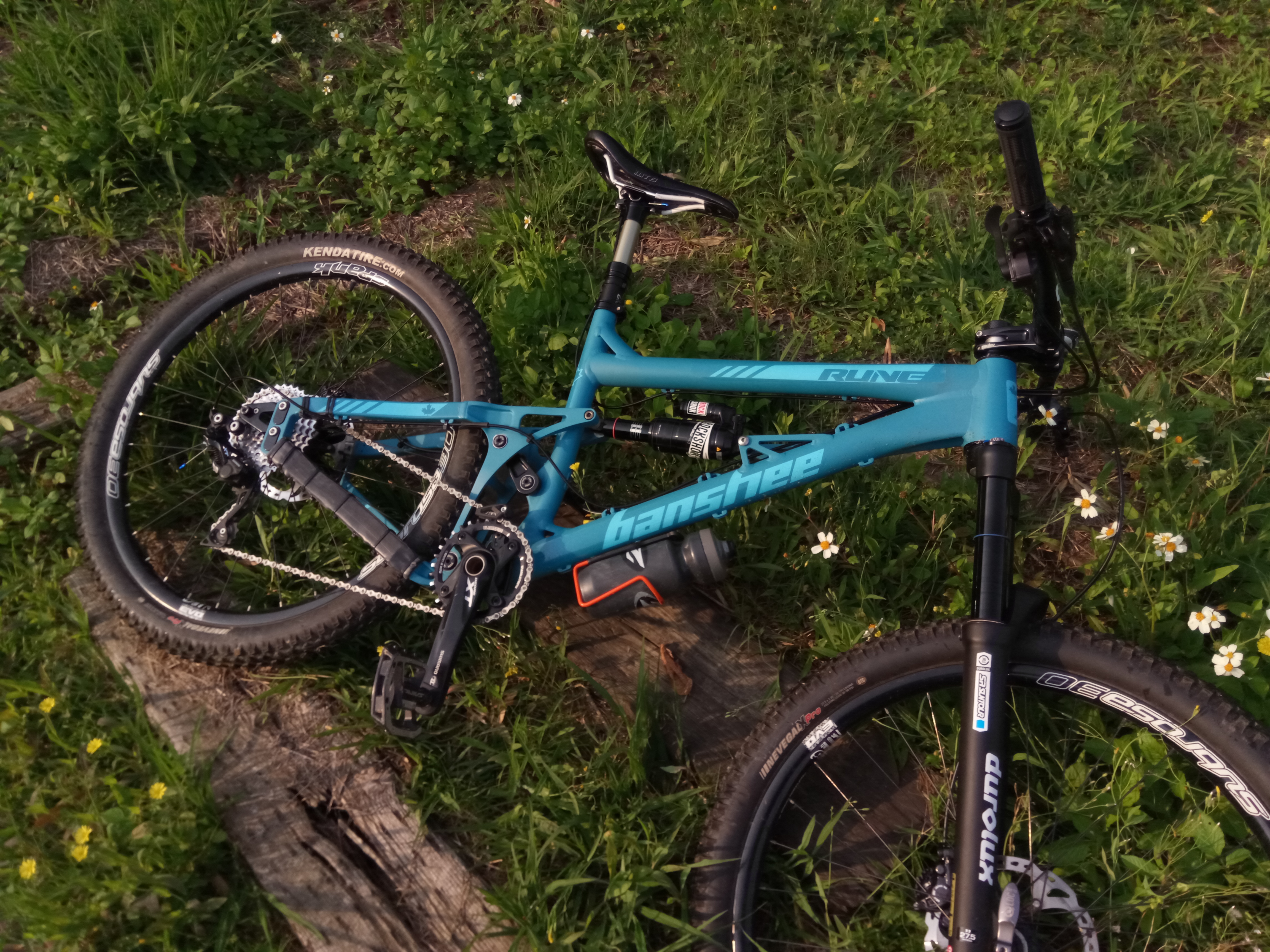 Banshee rune V2 w/ custom paintjob - hitoshiQ's Bike Check - Vital MTB