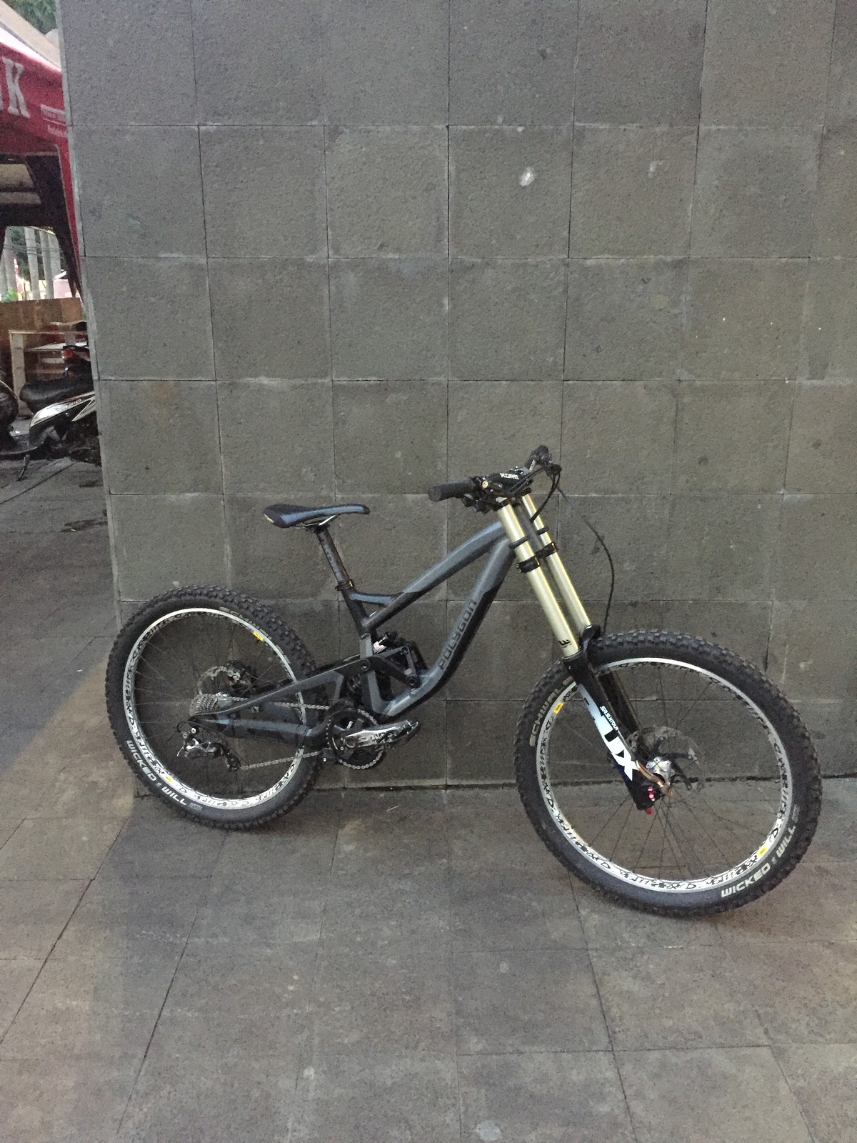 Polygon collosus DH8 - indraipep's Bike Check - Vital MTB