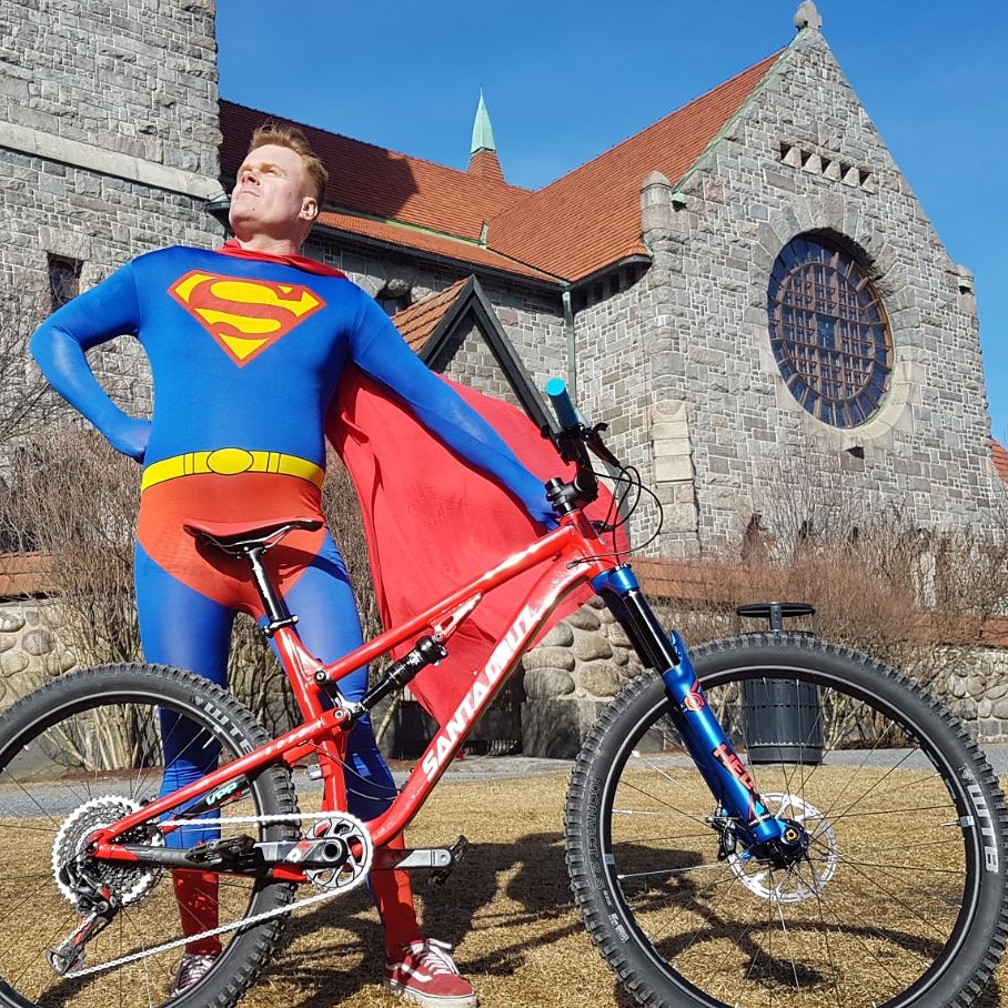 Superhero Santa Cruz - Sportax's Bike Check - Vital MTB