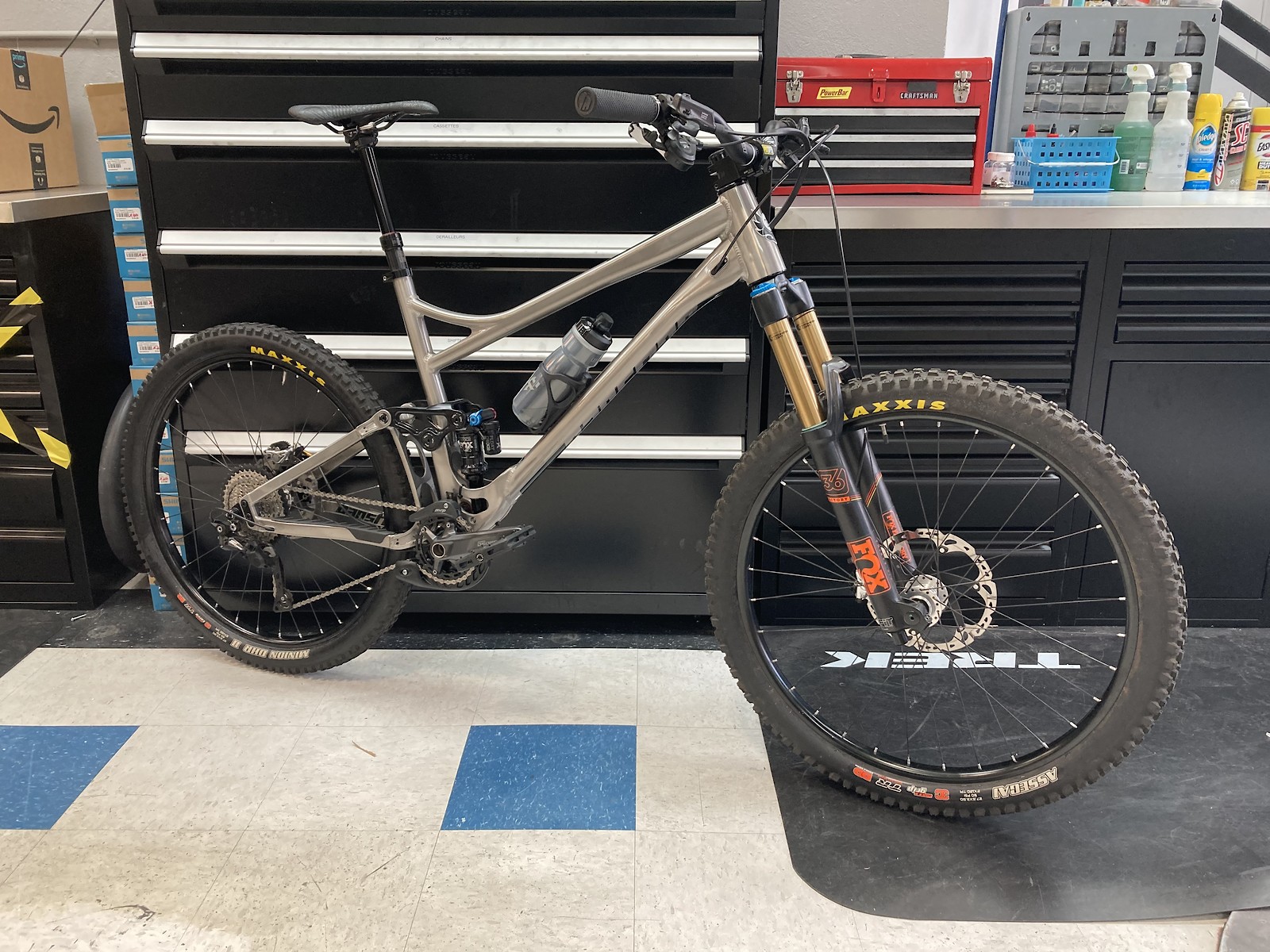 Banshee Spitfire V3 - Colin McCarthy's Bike Check - Vital MTB