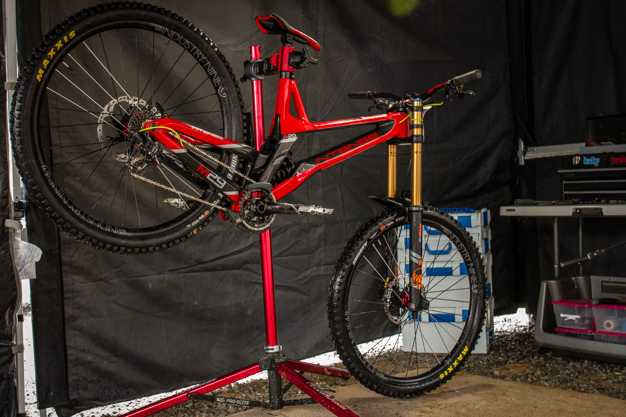 Isaac Allaire's Defiant Racing Intense M29 - PIT BITS - 2019 Windrock ...