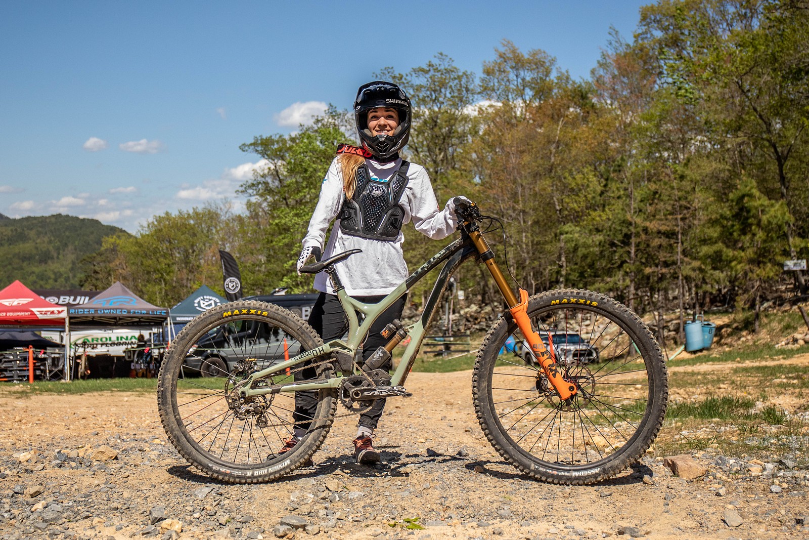 Rachel Pageau and her Commencal Supreme mullet. - JackRice - Mountain ...