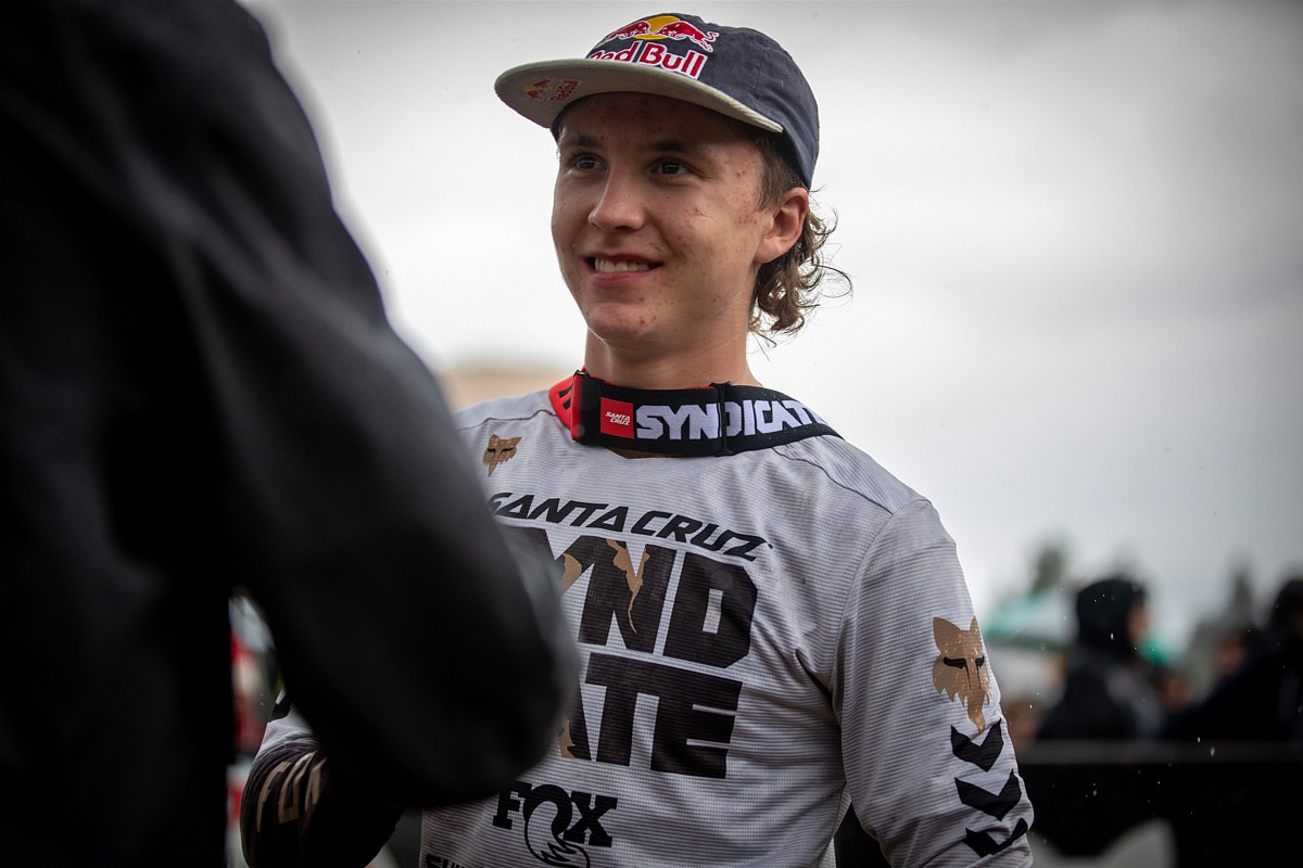 Jackson Goldstone sticking around and congratulating all the riders ...