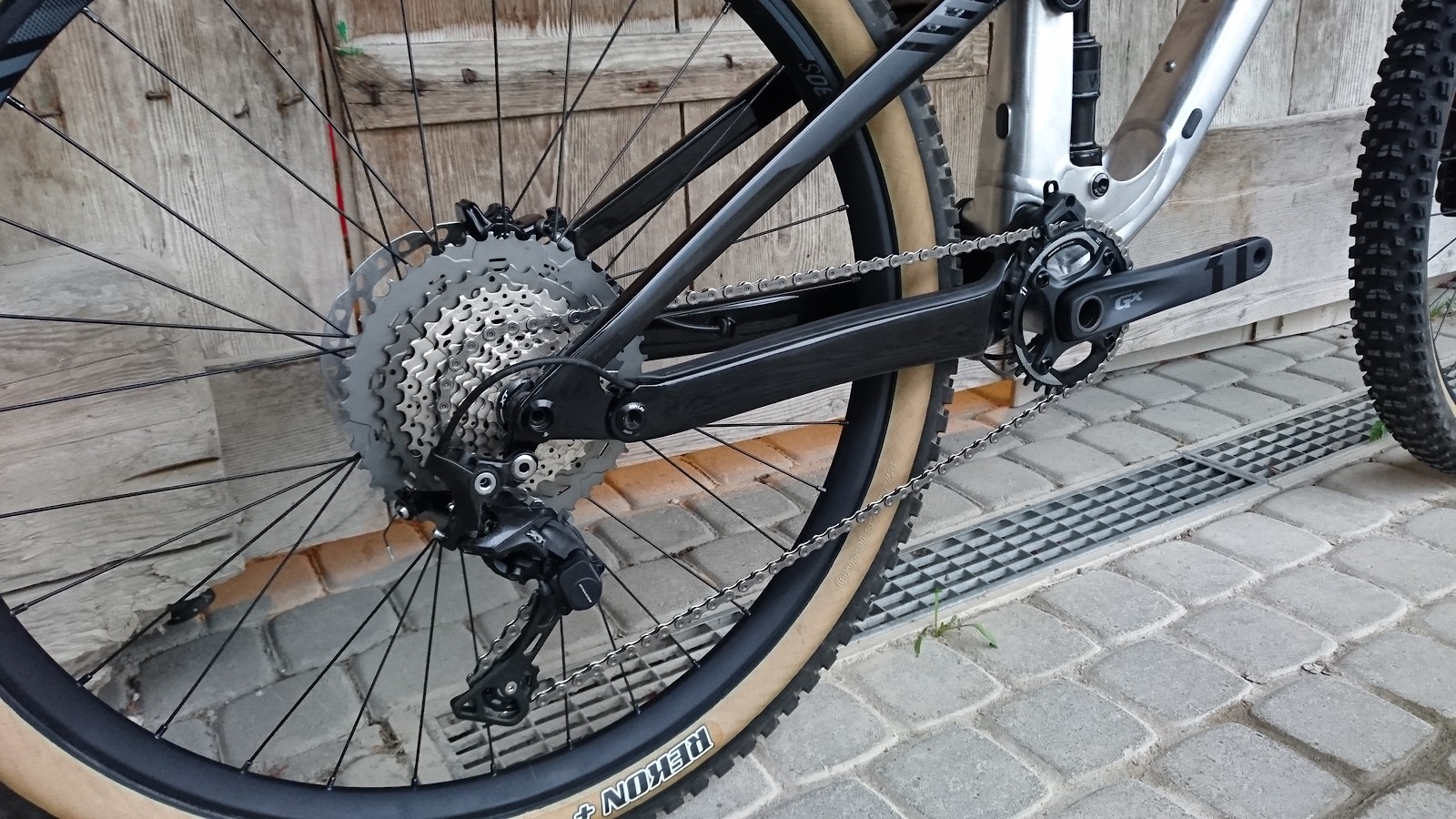 Scott Genius 710 custom - Schwarzrot's Bike Check - Vital MTB