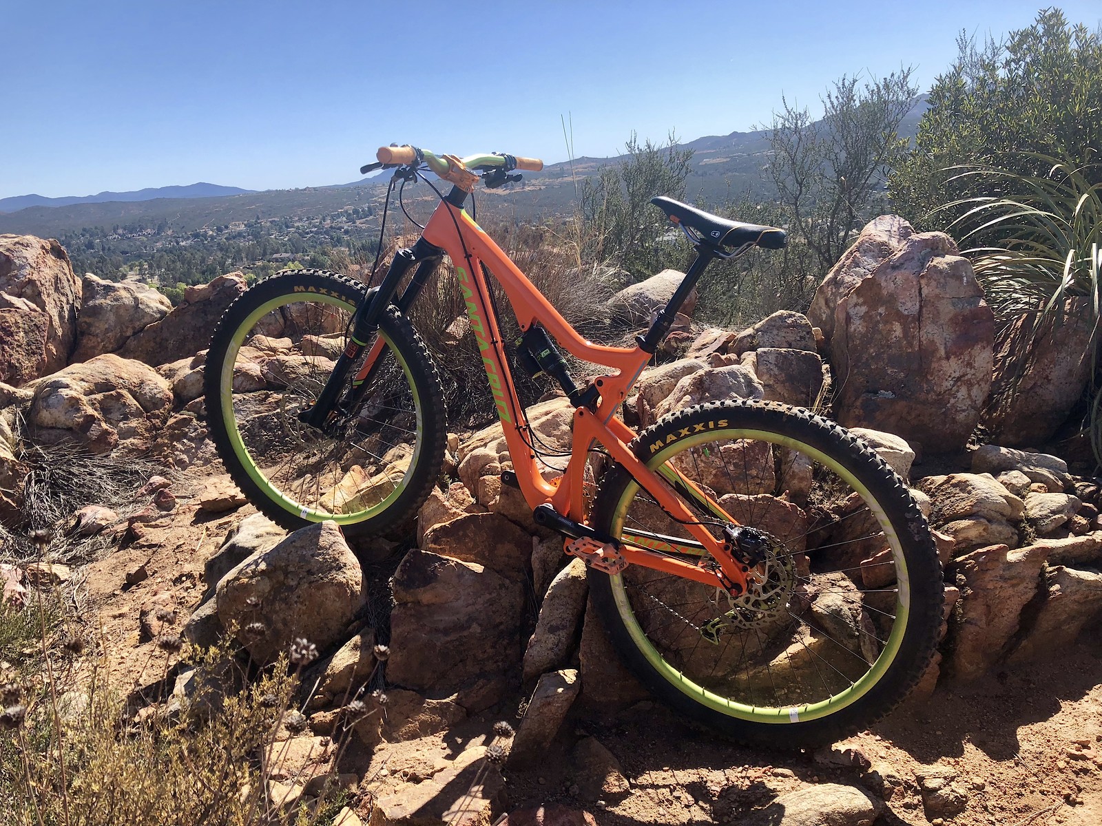 Custom Santa Cruz 5010 - jonbon's Bike Check - Vital MTB