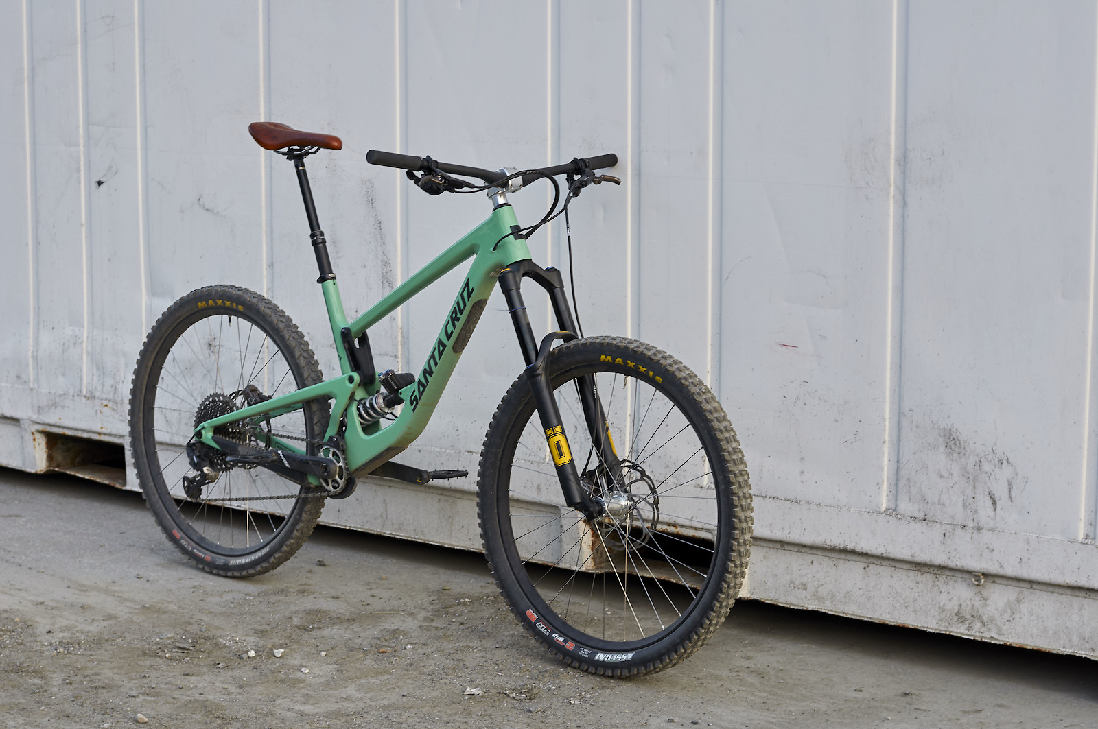 Santa Cruz Megatower S-Built with some little modifications 😇 ...