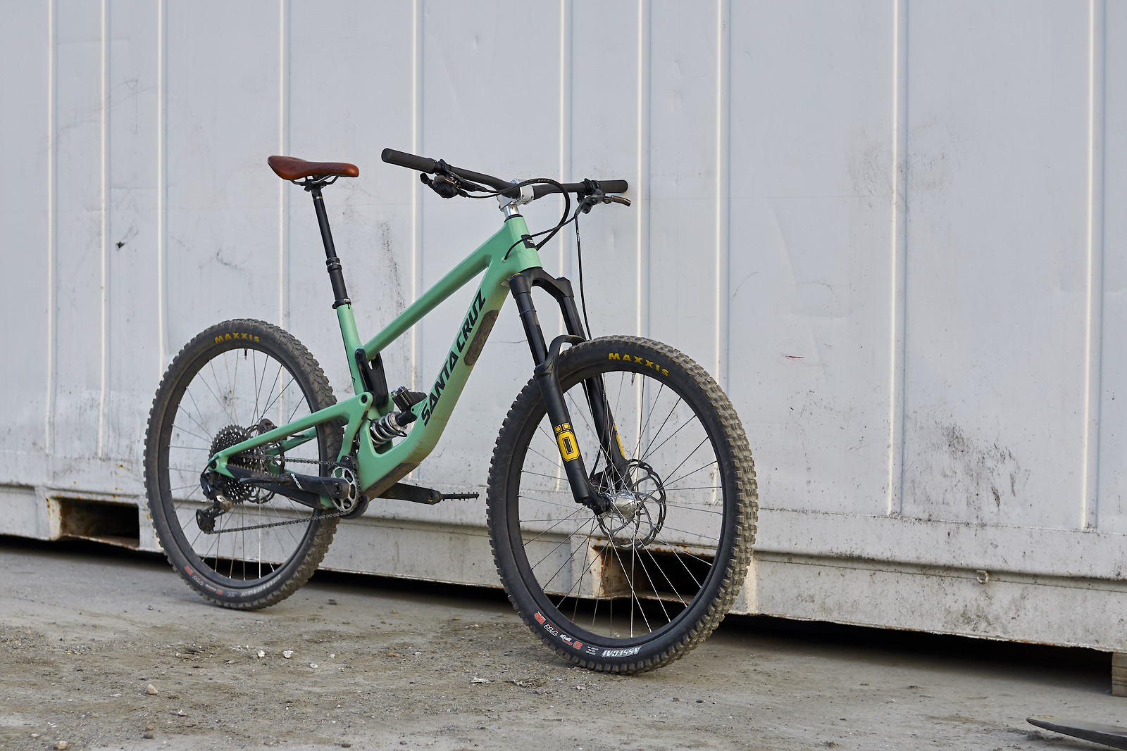 Santa Cruz Megatower S-Built with some little modifications 😇 ...