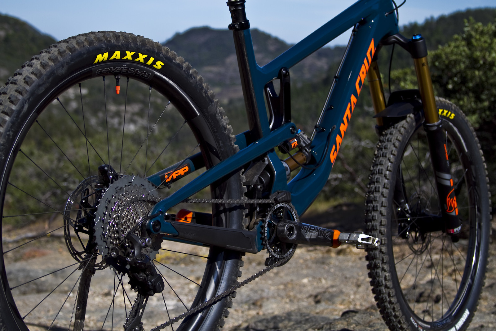 Custom 2018 Santa Cruz Nomad - The Duck's Bike Check - Vital MTB
