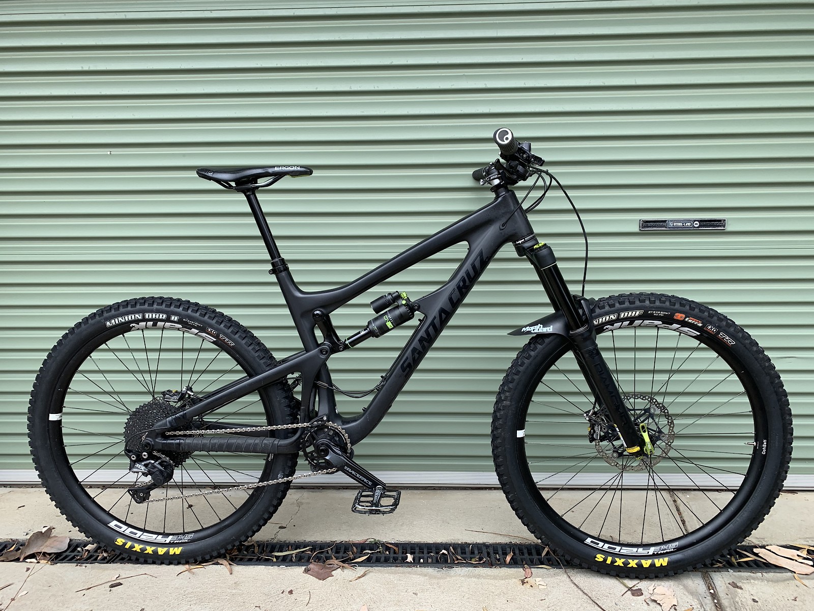 DVnOmad v3 Stealth - Azza's Bike Check - Vital MTB