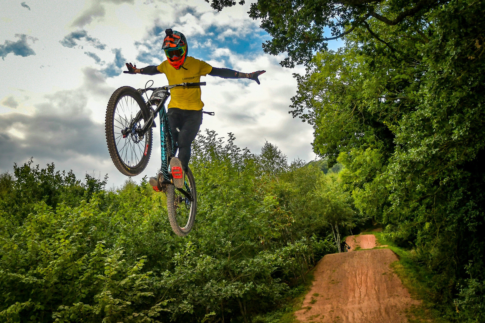 no hands needed - martin dunn - Mountain Biking Pictures - Vital MTB