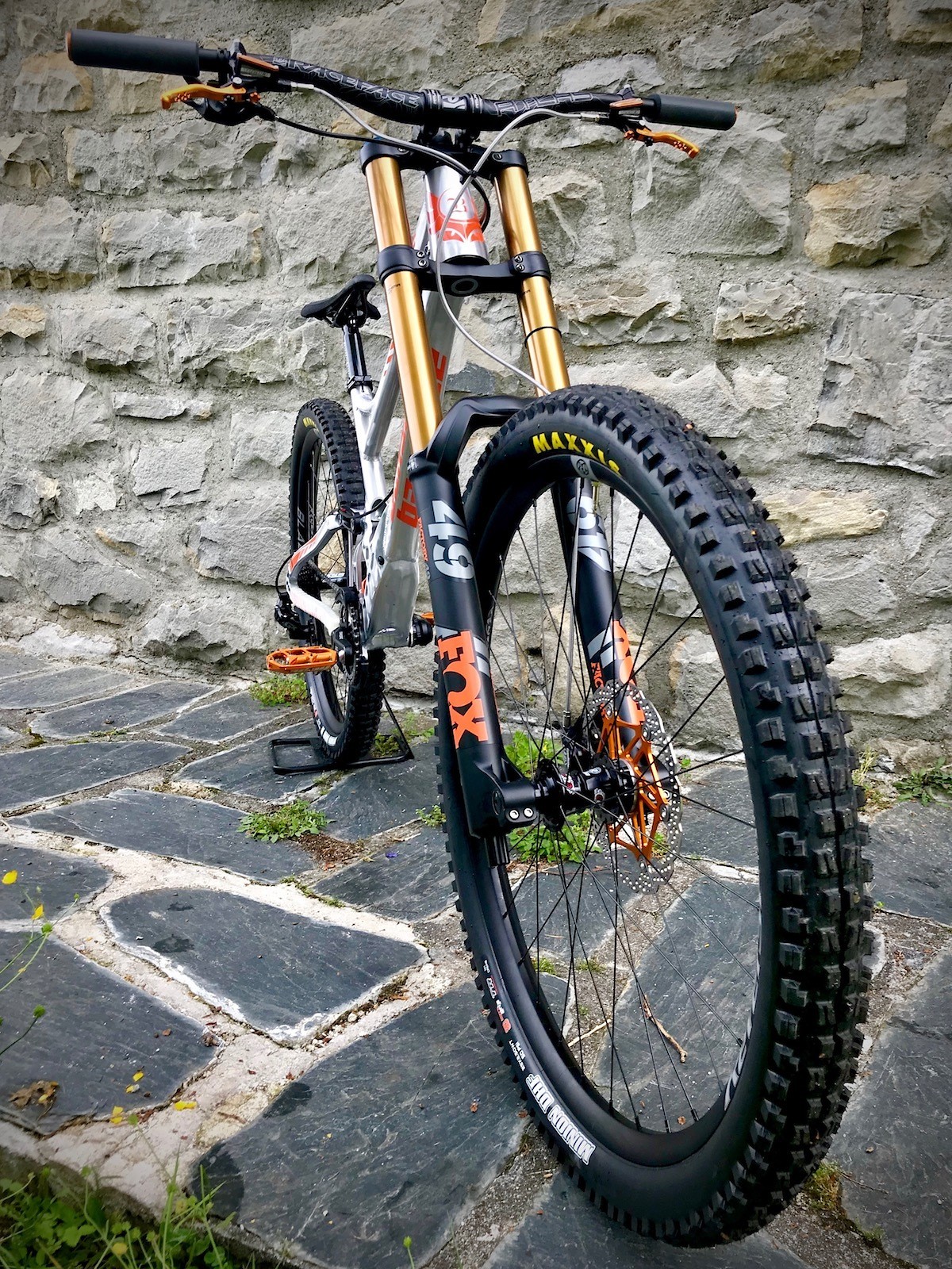 Banshee Legend 29ers XL Proto - LOAM DIstribution BANSHEE's Bike Check ...