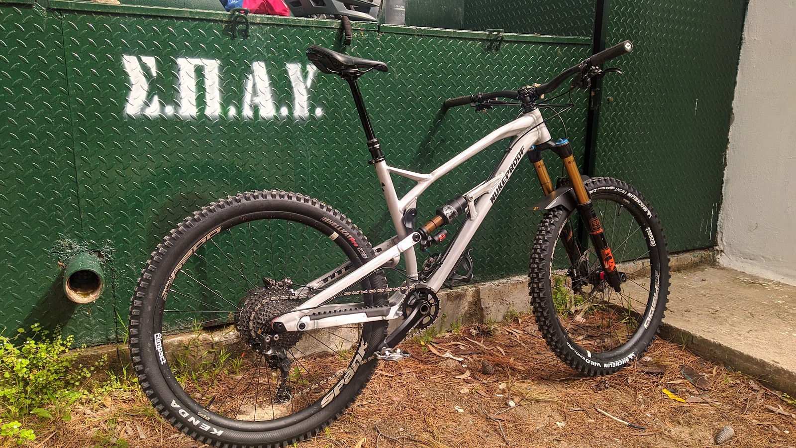 Nukeproof Mega 275 custom - Panos_skynet's Bike Check - Vital MTB
