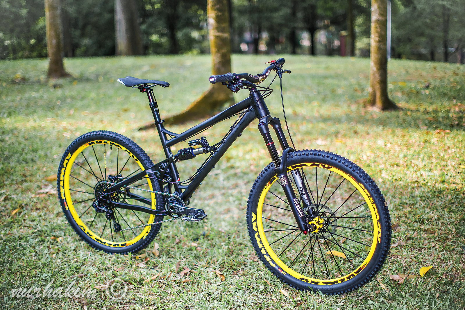 Banshee Spitfire V2 27.5 with CCDB Air CS and Crossmax Enduro ...