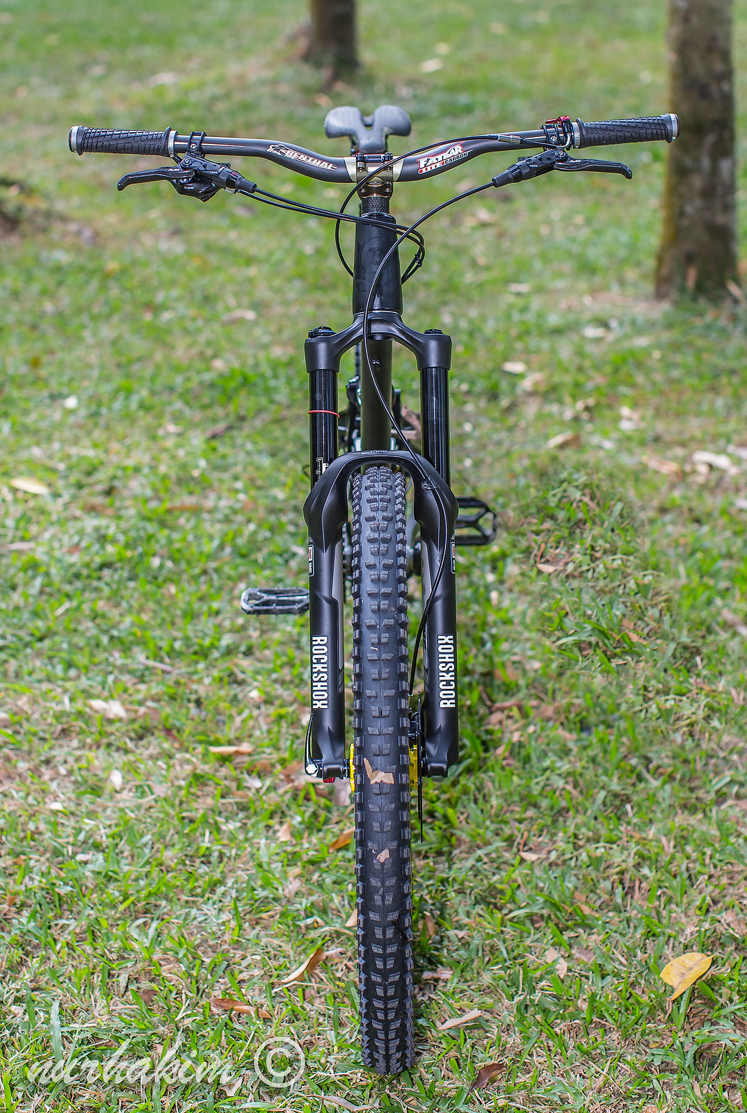 Banshee Spitfire V2 27.5 with CCDB Air CS and Crossmax Enduro ...