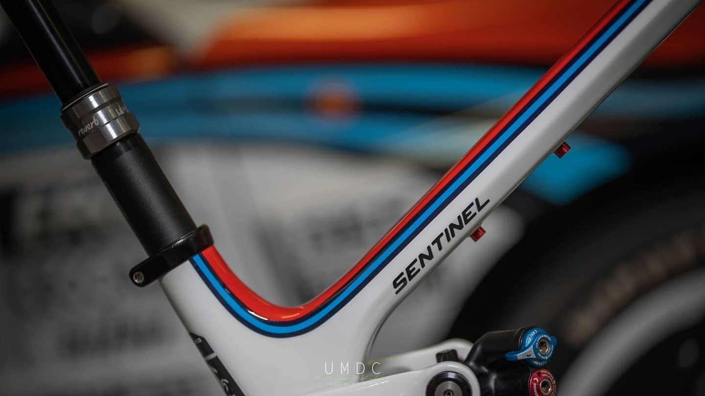 MARTINI RACING TRANSITION SENTINEL V2 - bubbaz's Bike Check - Vital MTB