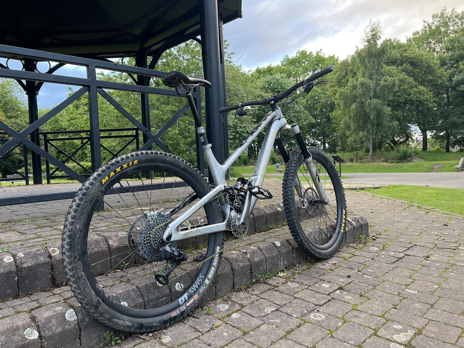 Steampunk Deviate Highlander 140 - Tom Howard's Bike Check - Vital MTB