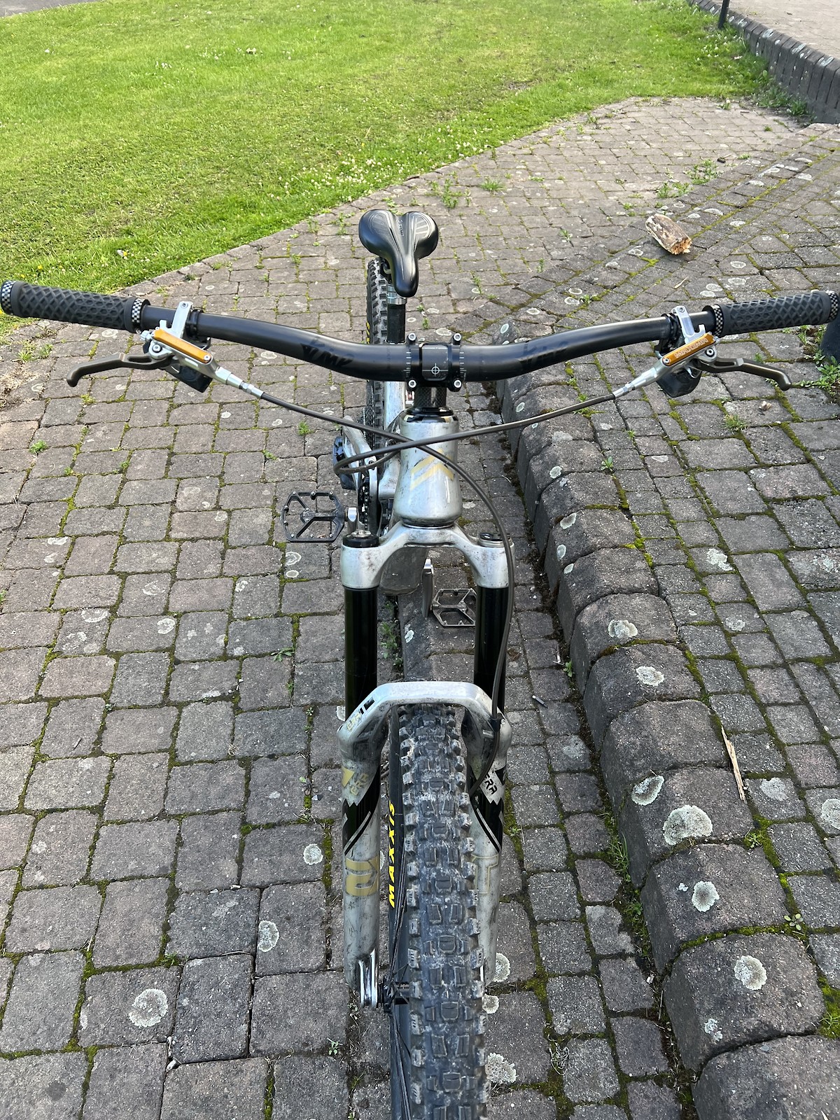 Steampunk Deviate Highlander 140 - Tom Howard's Bike Check - Vital MTB