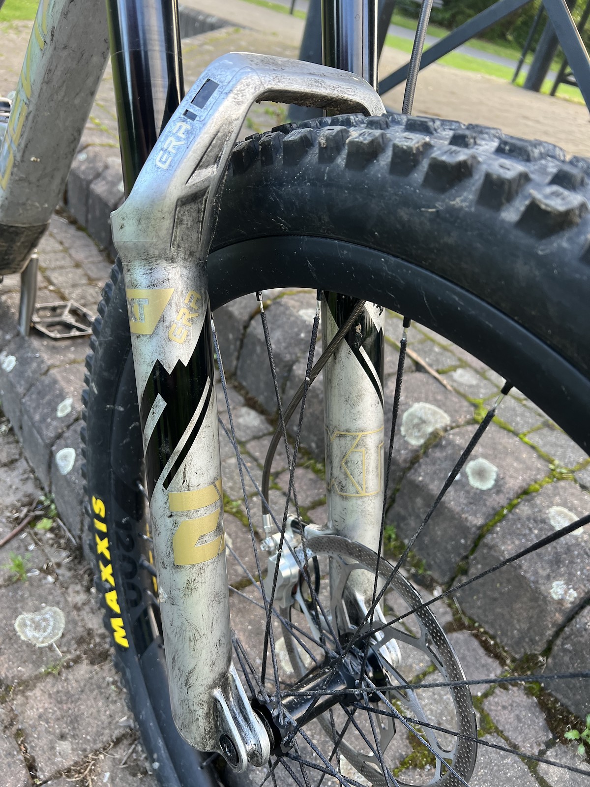 Steampunk Deviate Highlander 140 - Tom Howard's Bike Check - Vital MTB