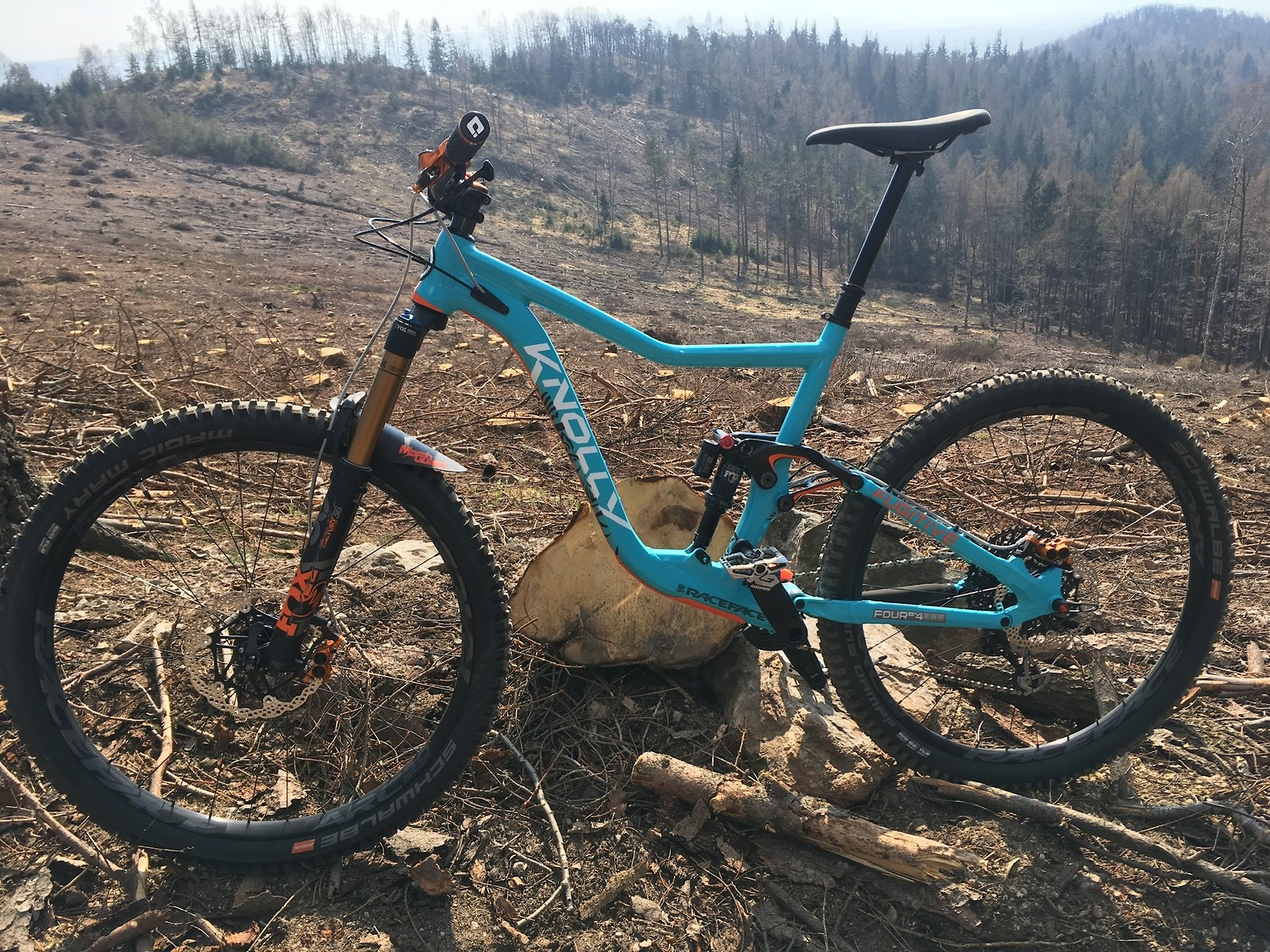 Knolly Fugitive LT - the blue is a new raw - Bilu's Bike Check - Vital MTB