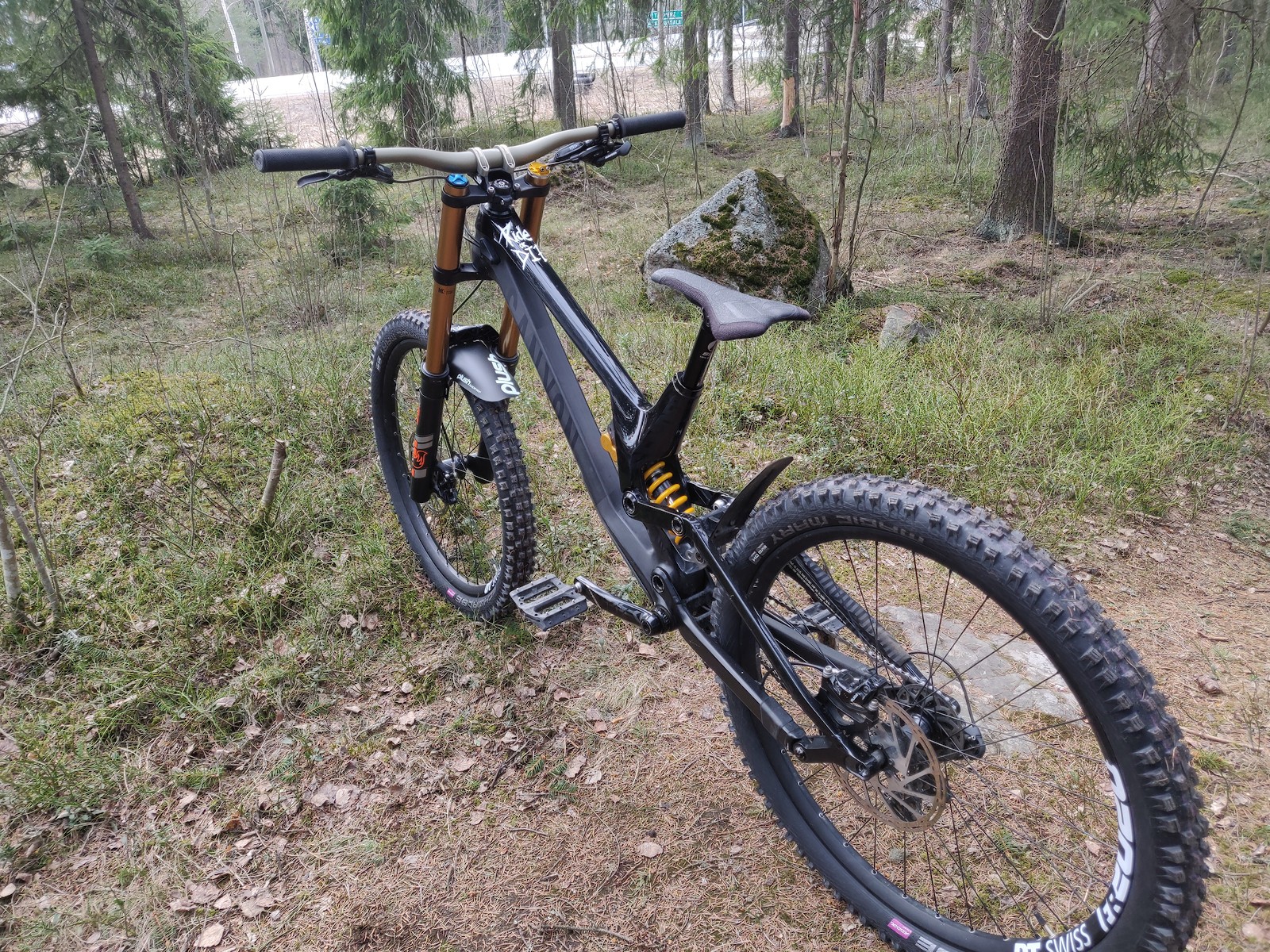 Plushed Canyon Sender Öhlins - kiltobin's Bike Check - Vital MTB